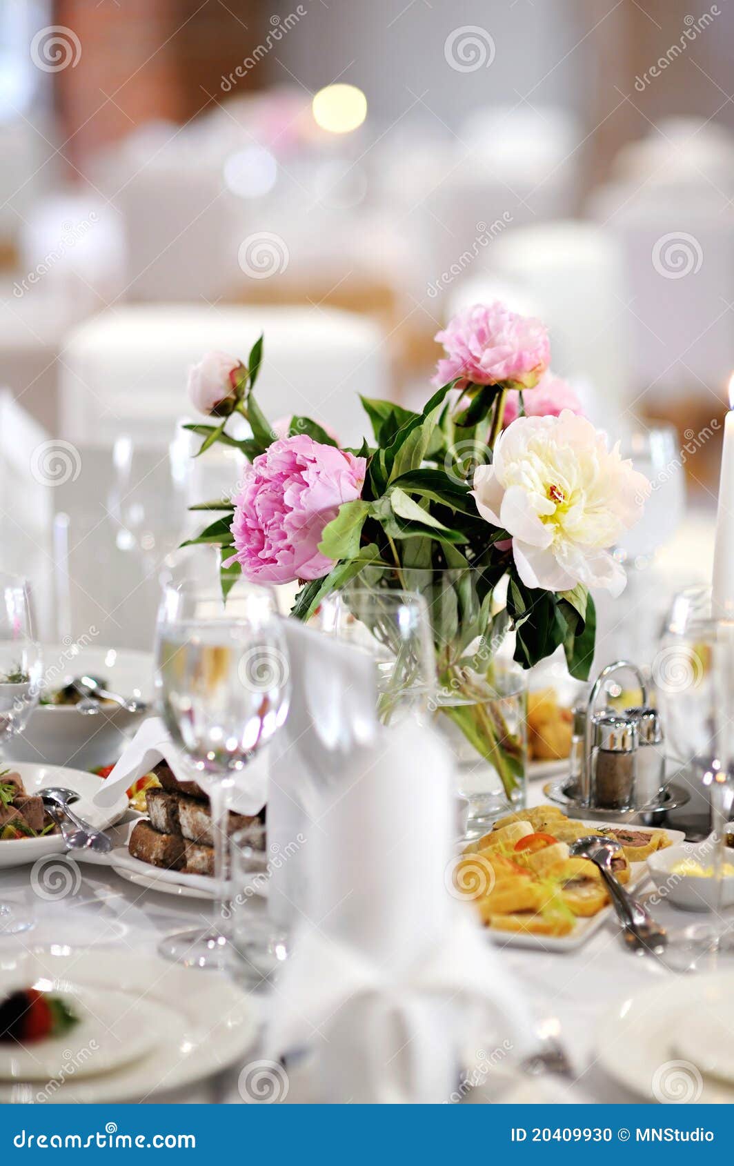 Table Set for an Event Party Stock Photo - Image of elegant, meal: 20409930