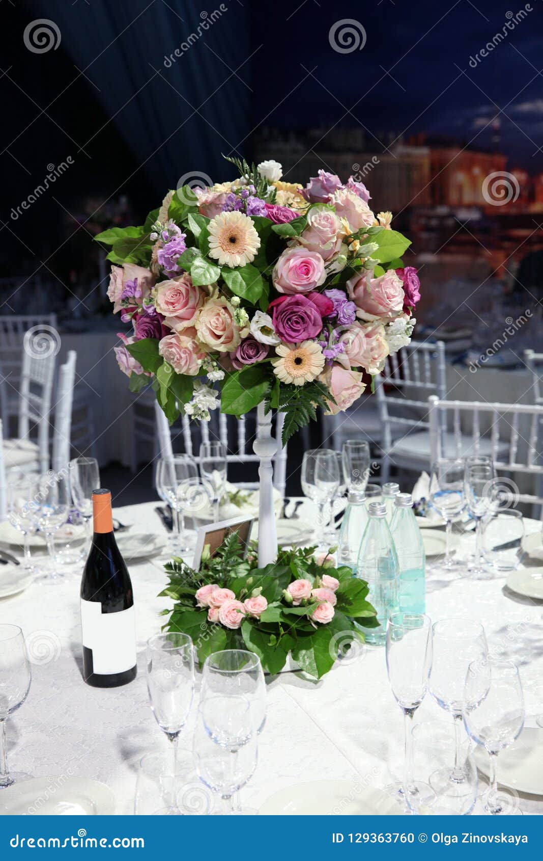 Table Setting with a Beautiful Bouquet of Roses Stock Photo - Image of ...