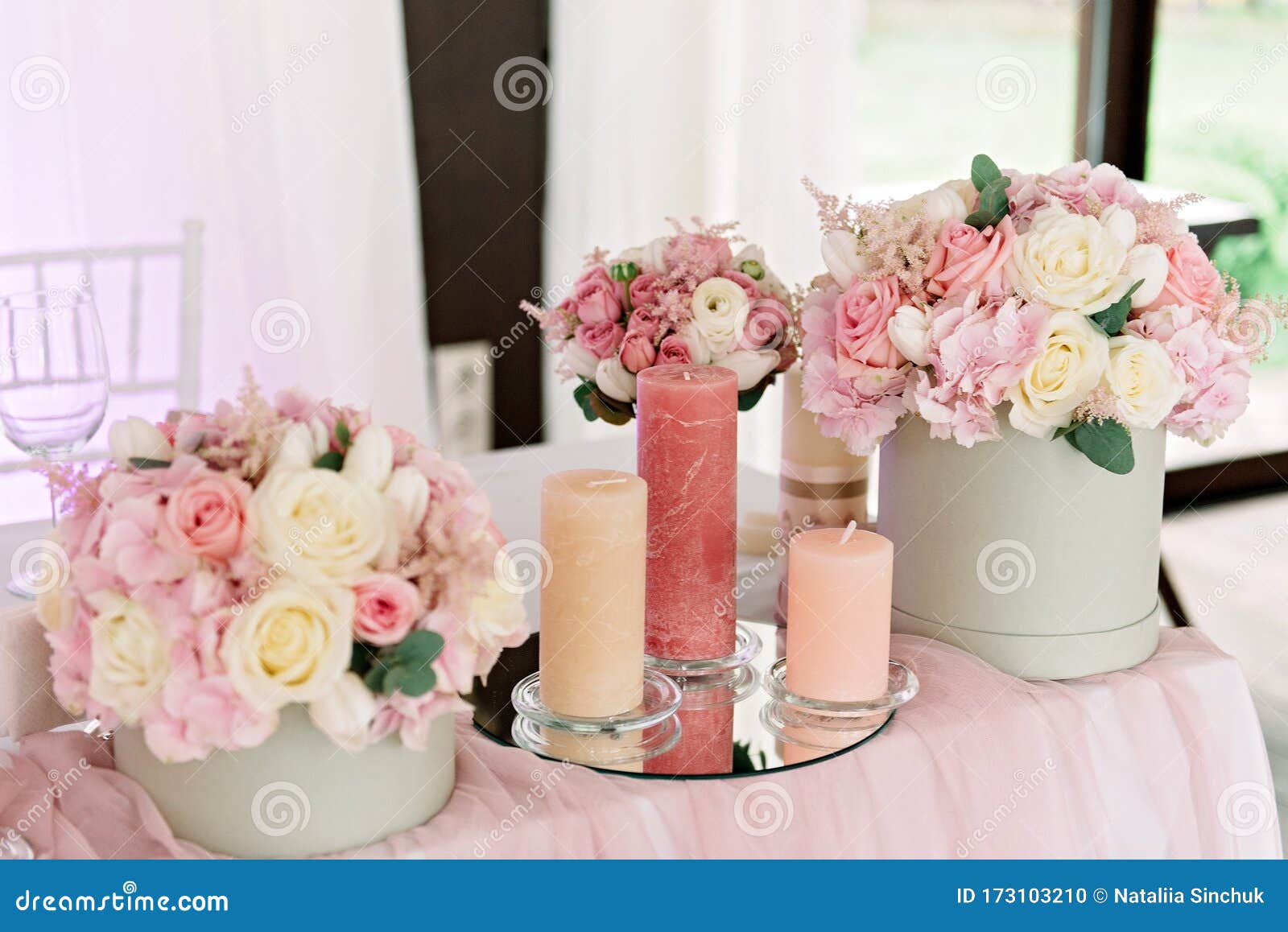 Table Setting with Flowers and Candles at a Luxurious Wedding Reception ...