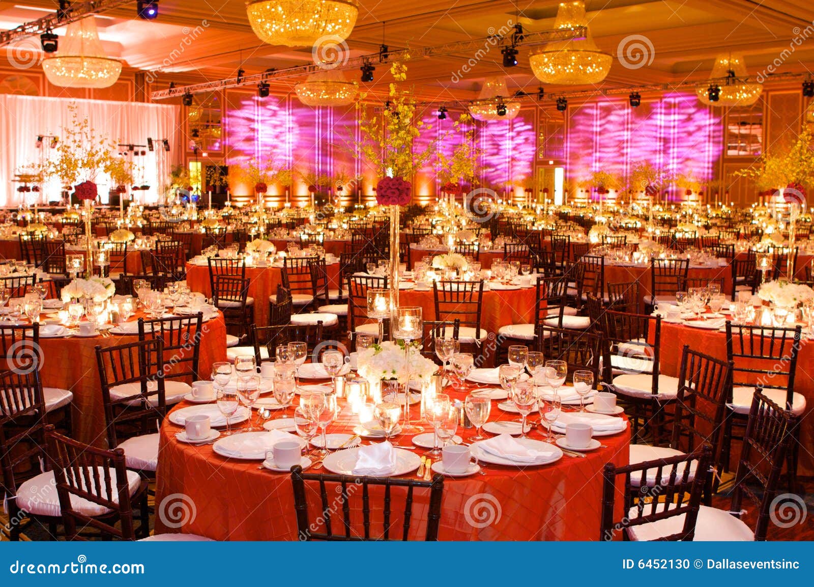 Table Setting at a Luxury Wedding Reception Stock Photo - Image of ...