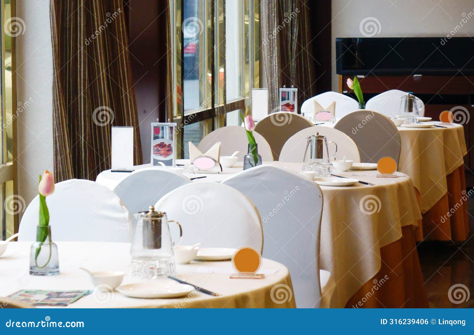 Table Setting in a Traditional Chinese Restaurant. Stock Photo - Image ...