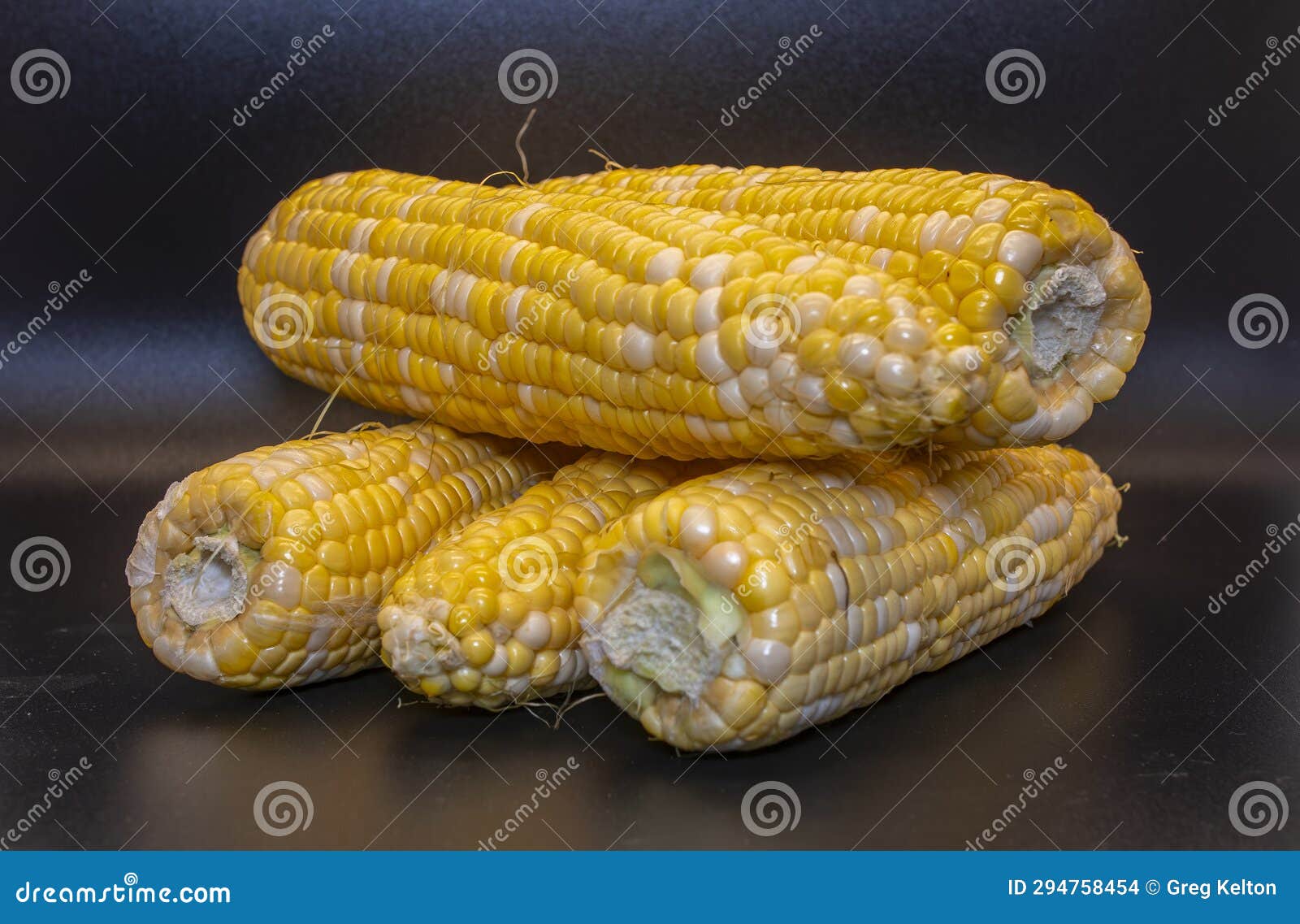 Table Top View of Corn on the Cob, Whit a Black Background, Sitting on ...