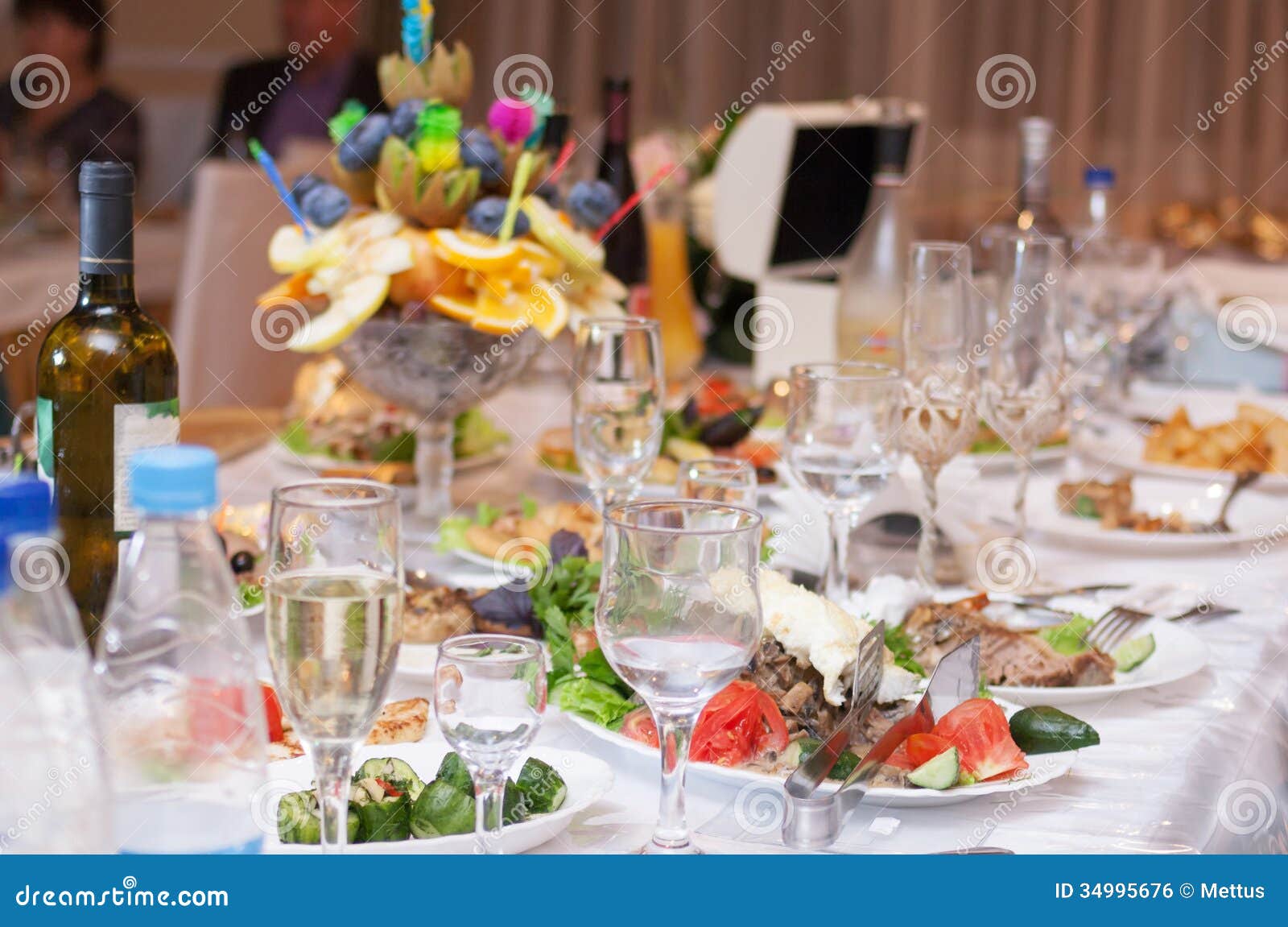 Table vine eat nobody stock photo. Image of garden, green - 34995676