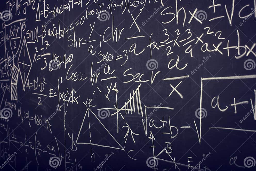 Tableau Noir Avec La Formule De Maths Photo stock - Image du noir, vide ...