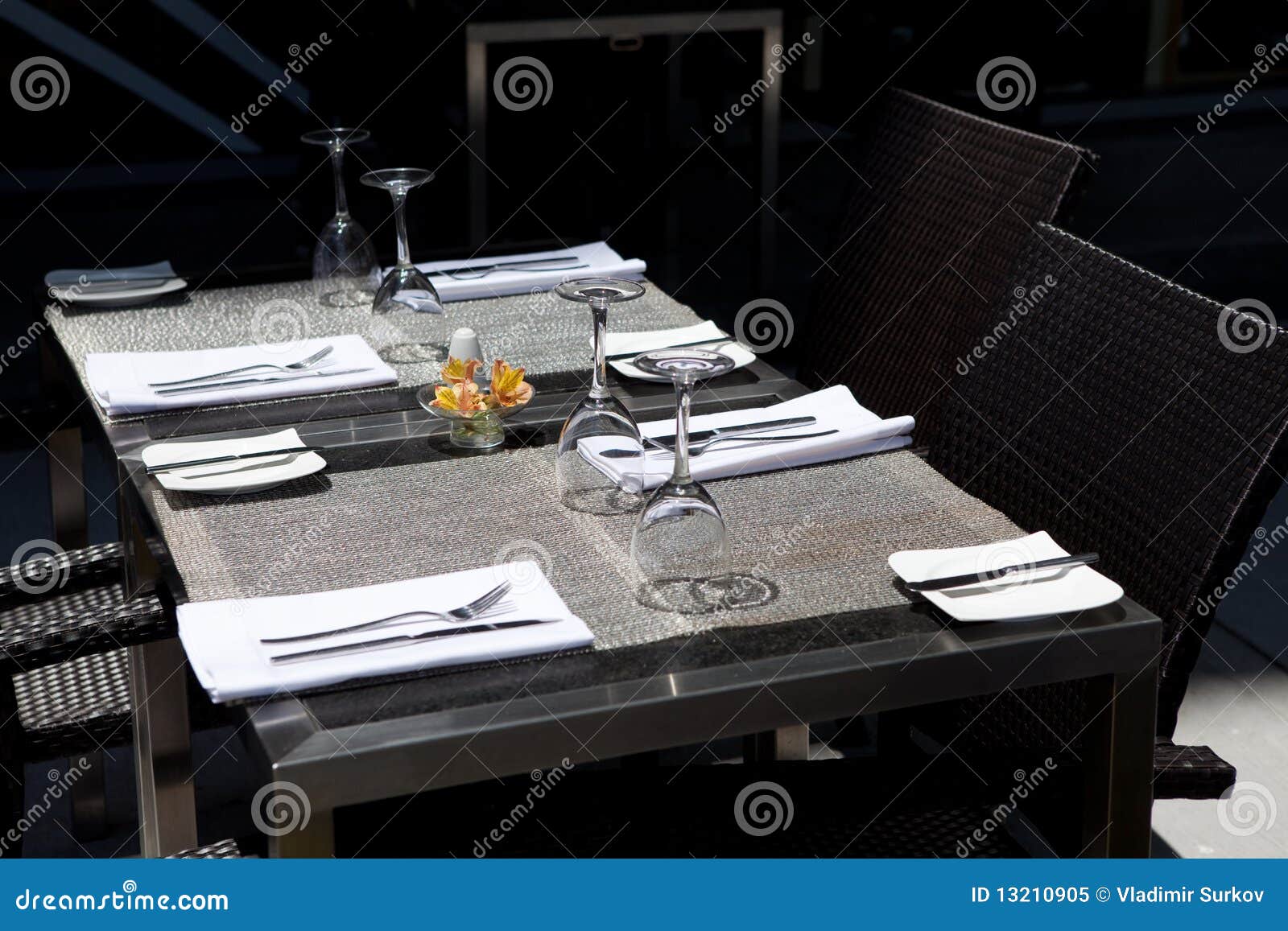 Tableau pour le repas image stock. Image du affaires - 13210905