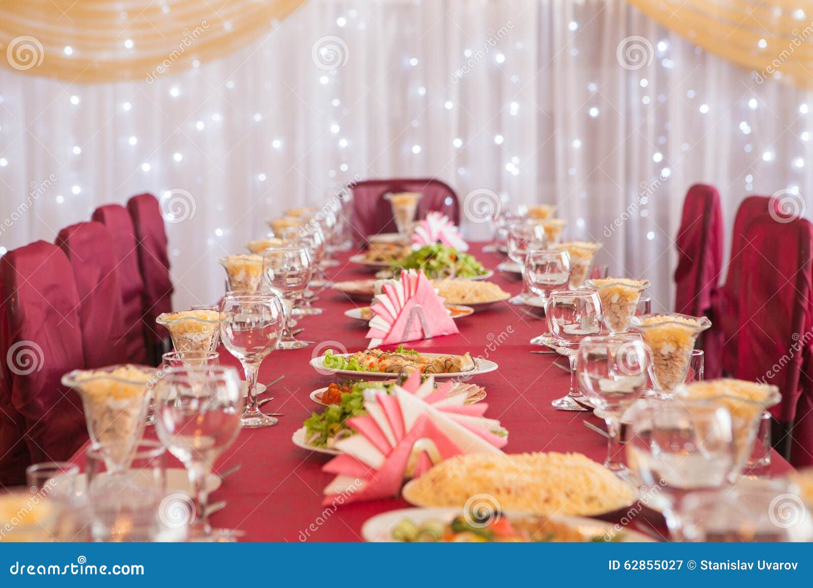 Tableau Servi Avec Les Repas Savoureux Image stock - Image du brunch ...