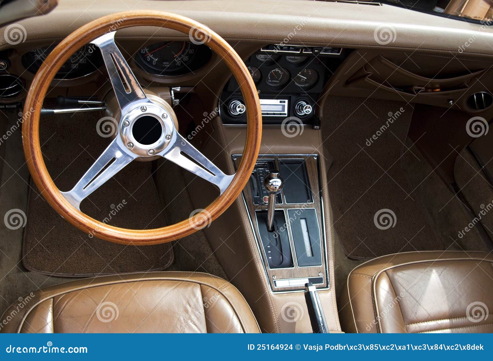 Tablero De Instrumentos De Corbeta Foto de archivo - Imagen de ...