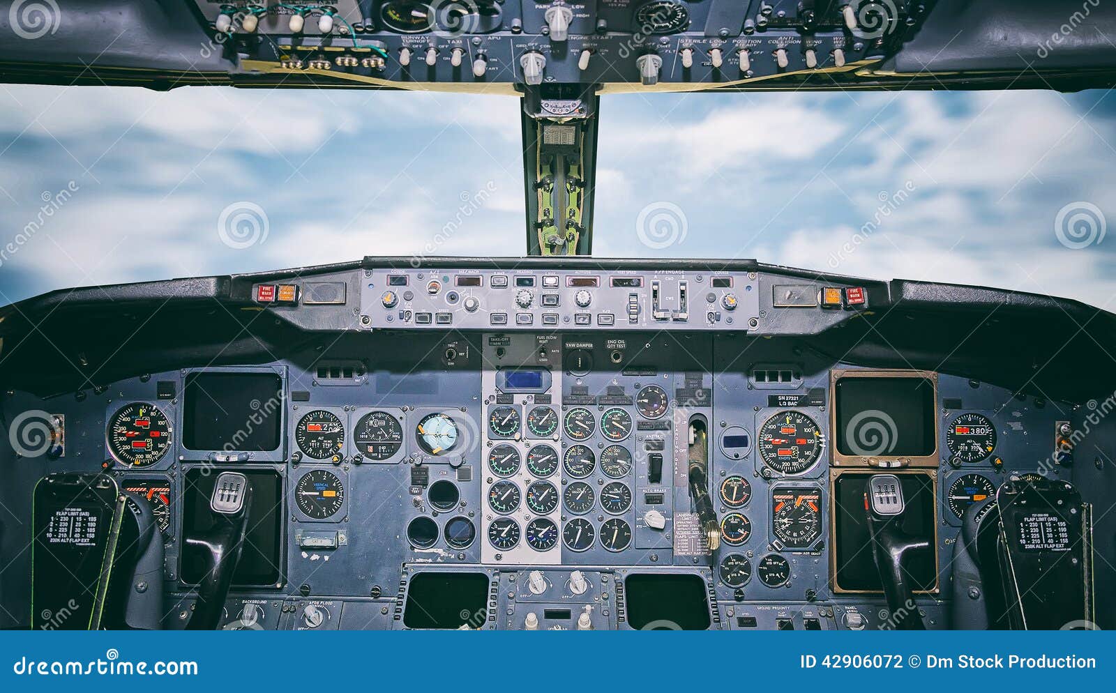 Tablero De Instrumentos De Los Aviones Foto de archivo - Imagen de ...