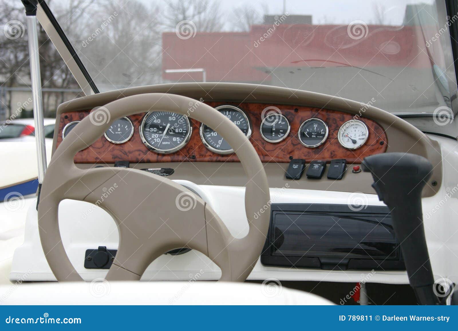 Tablero De Instrumentos Del Barco De Motor Imagen de archivo - Imagen ...