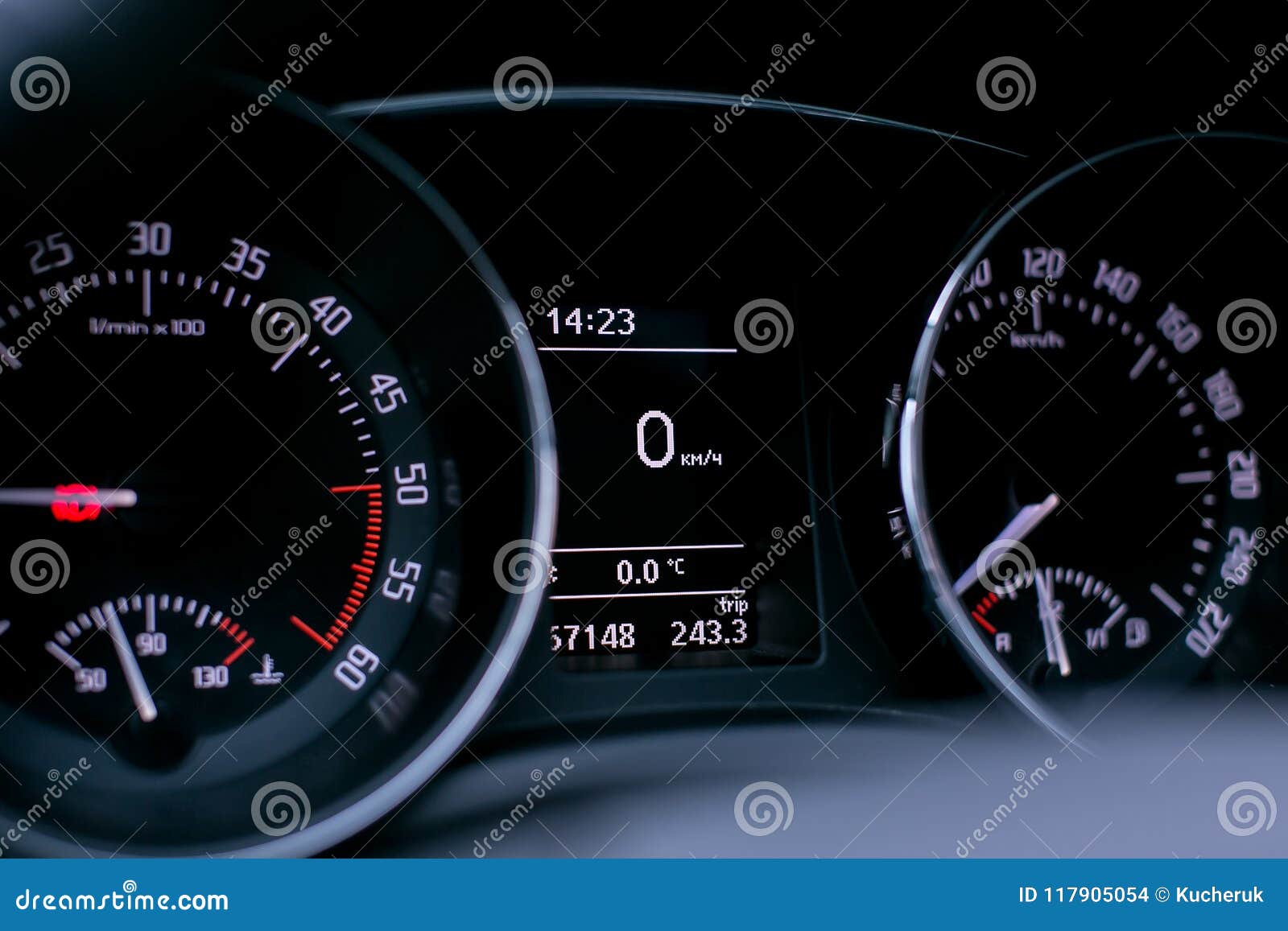 Tablero De Instrumentos En Coche Moderno Foto de archivo - Imagen de ...