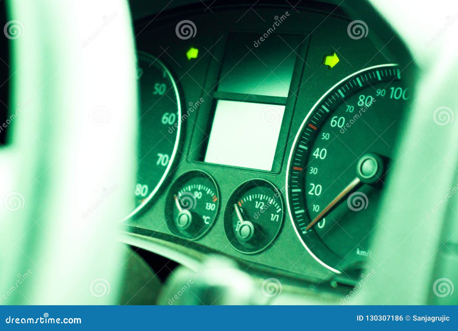 Tablero De Instrumentos En El Coche Foto de archivo - Imagen de ...