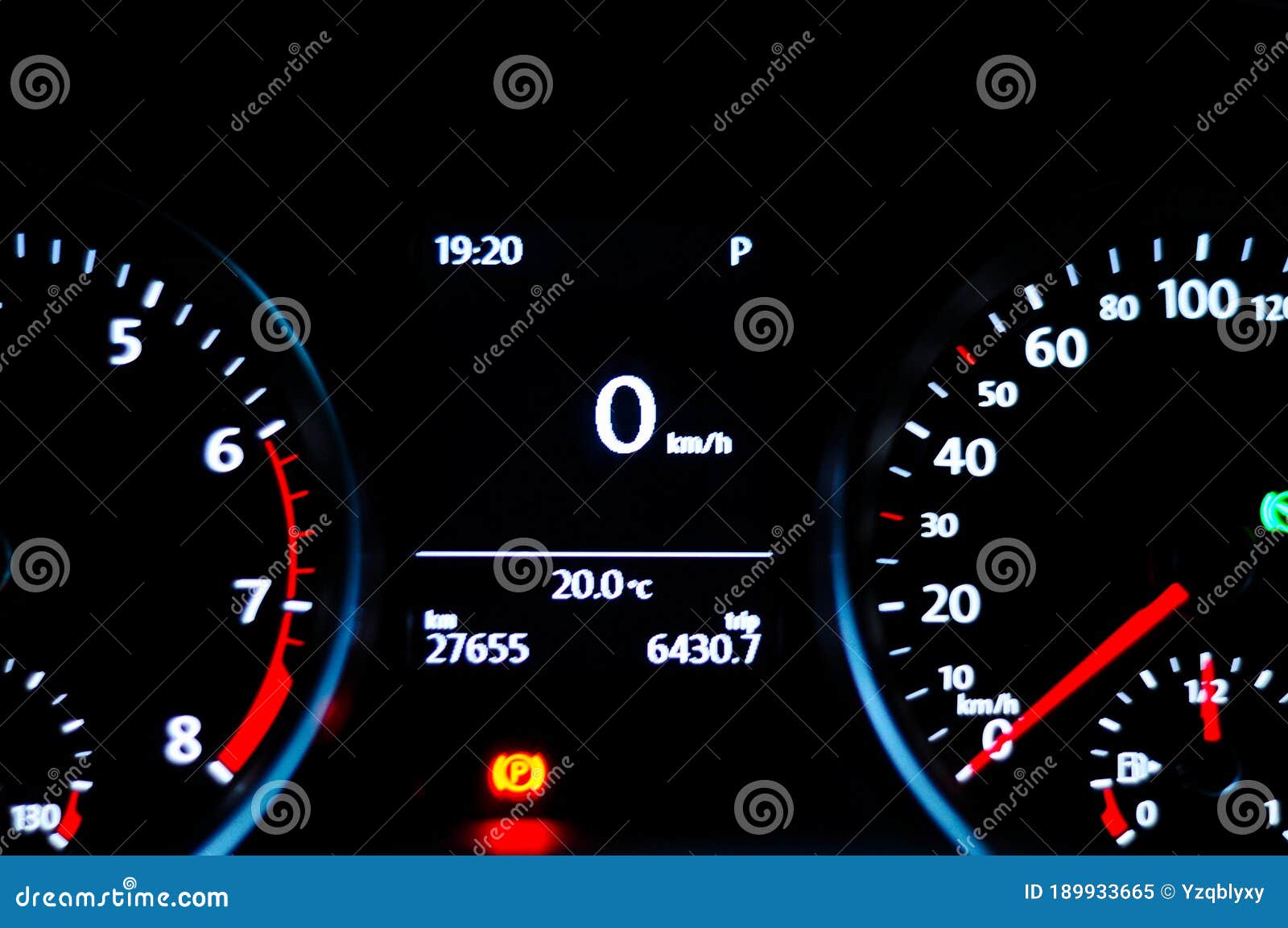 Tablero De Mandos De Auto Con Luces De Noche Imagen de archivo - Imagen ...