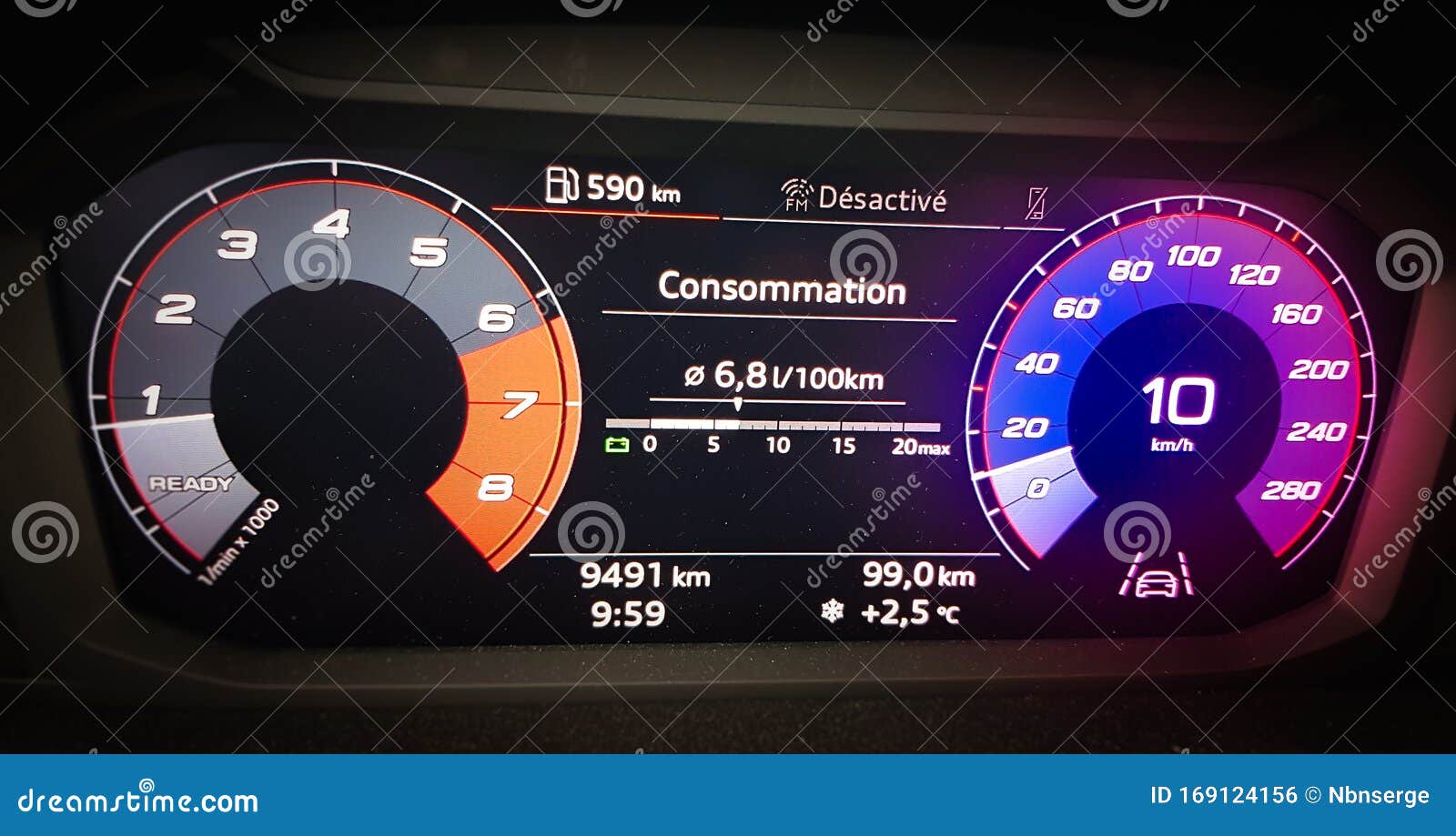 Tablero Digital De Un Coche Moderno Foto de archivo - Imagen de motor ...