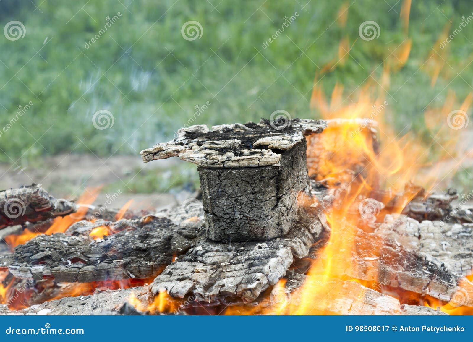 Tablero el arder imagen de archivo. Imagen de caliente - 98508017