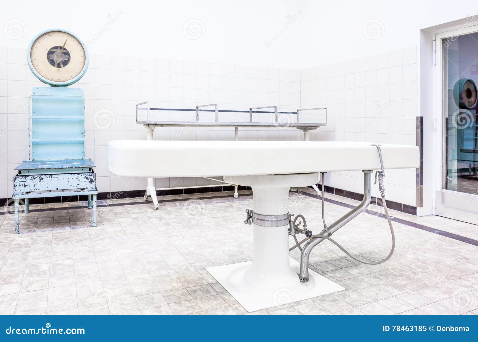 Tables D'autopsie Dans La Morgue Image stock - Image du coroner ...