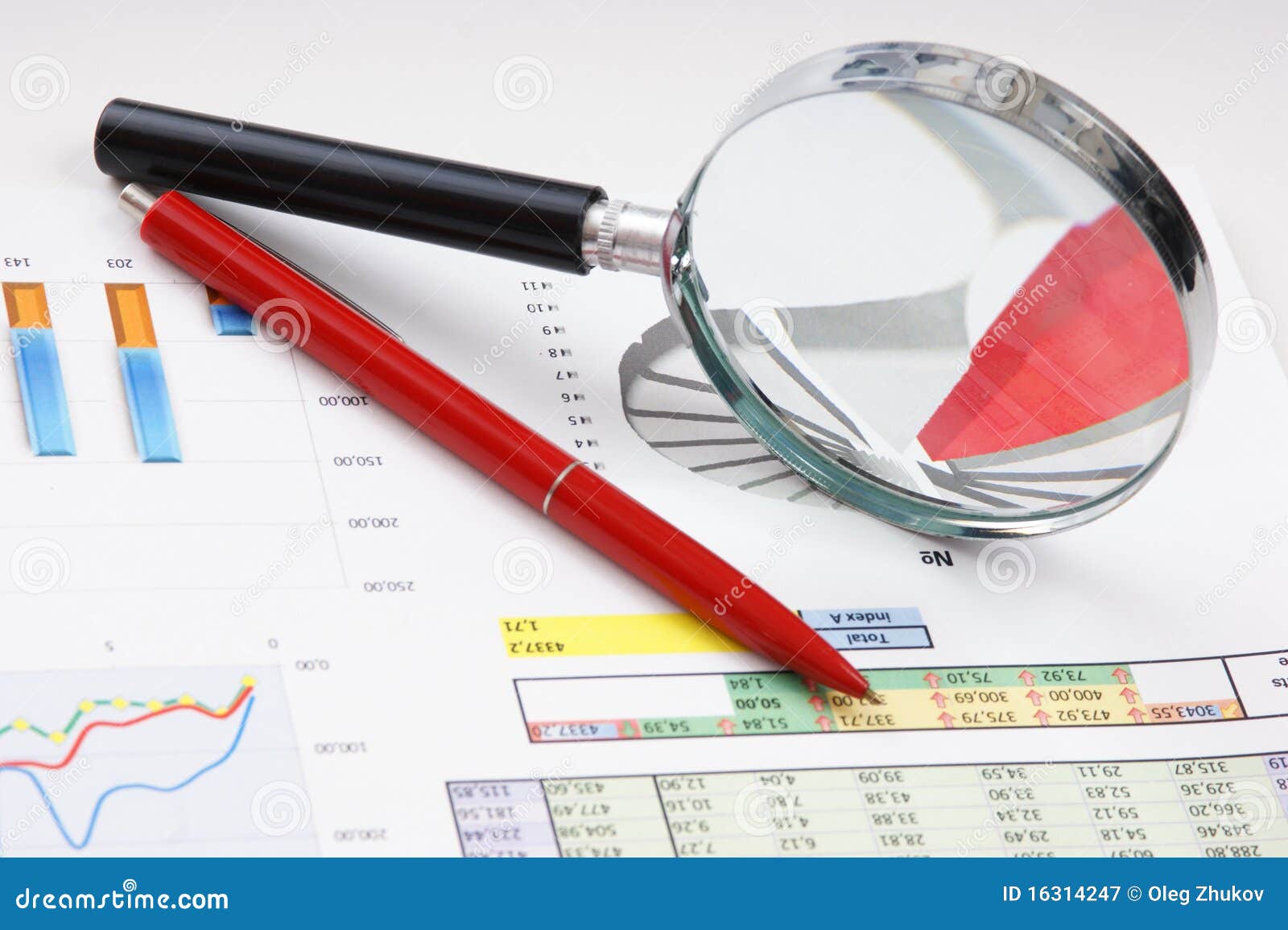 Tables Et Documents De Graphiques Image stock - Image du travail ...