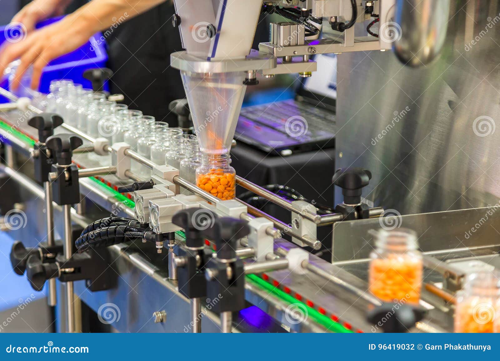 Tablet / Capsule Counting Machine Conveyor in Production Line of Stock ...