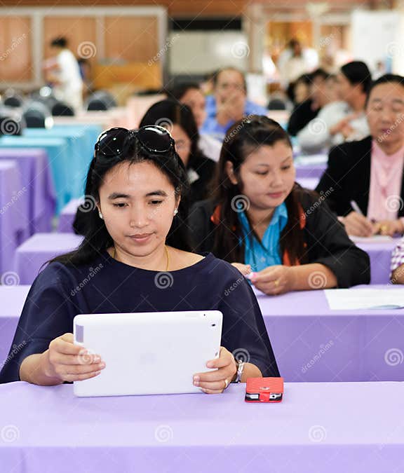 Tablet Training editorial image. Image of communication - 23428730