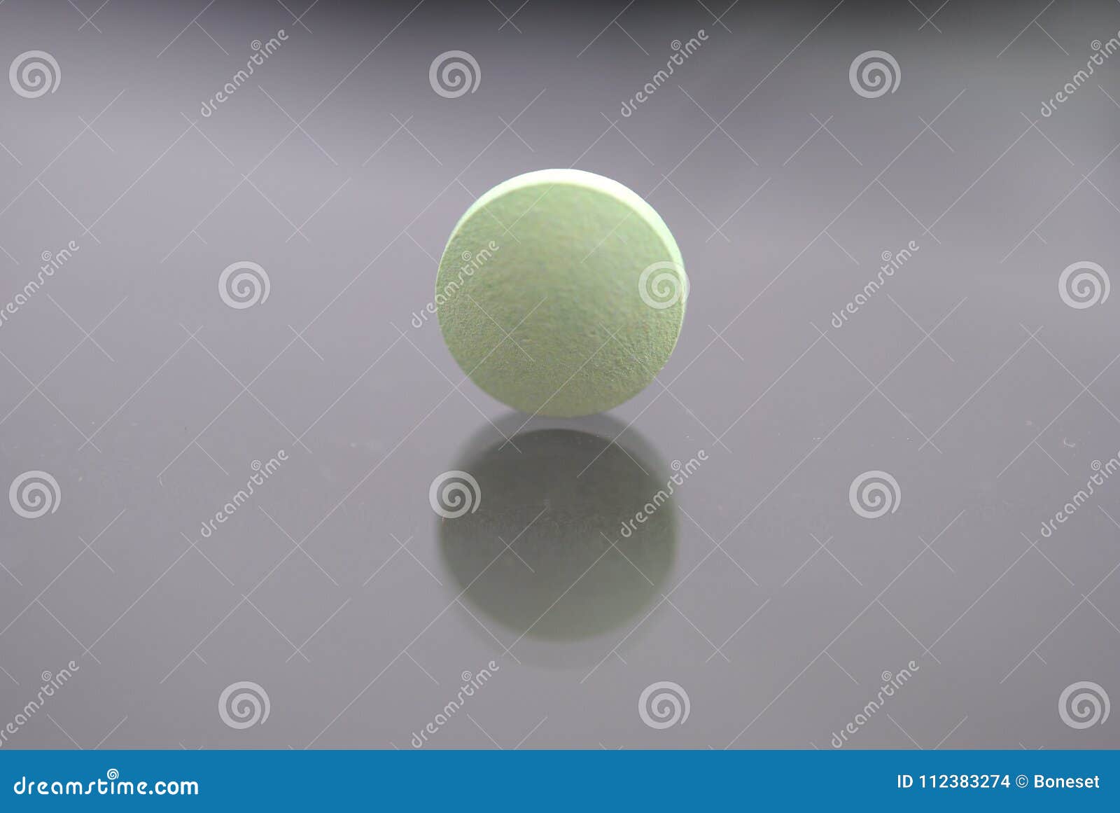 Tableta Redonda Verde Clara Sola Foto de archivo - Imagen de hospital ...