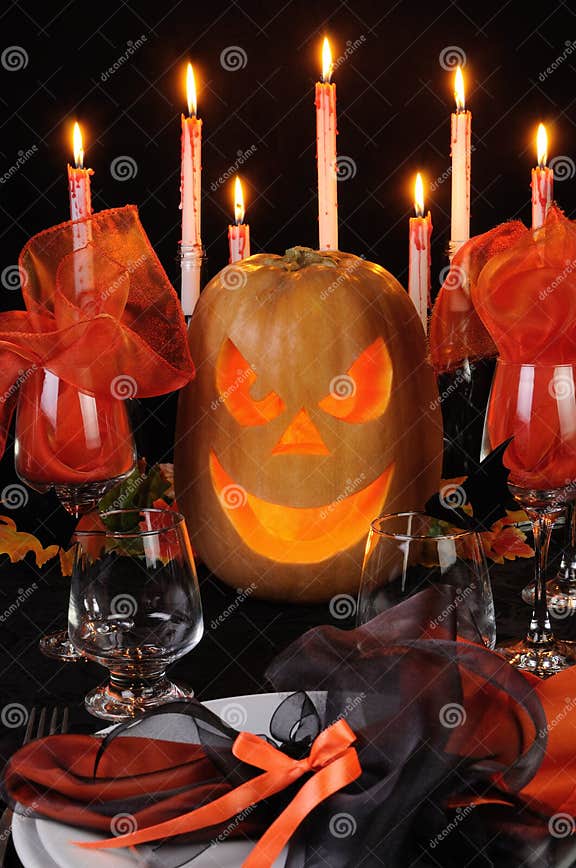 Tableware halloween стоковое изображение. изображение насчитывающей лук - 60892481