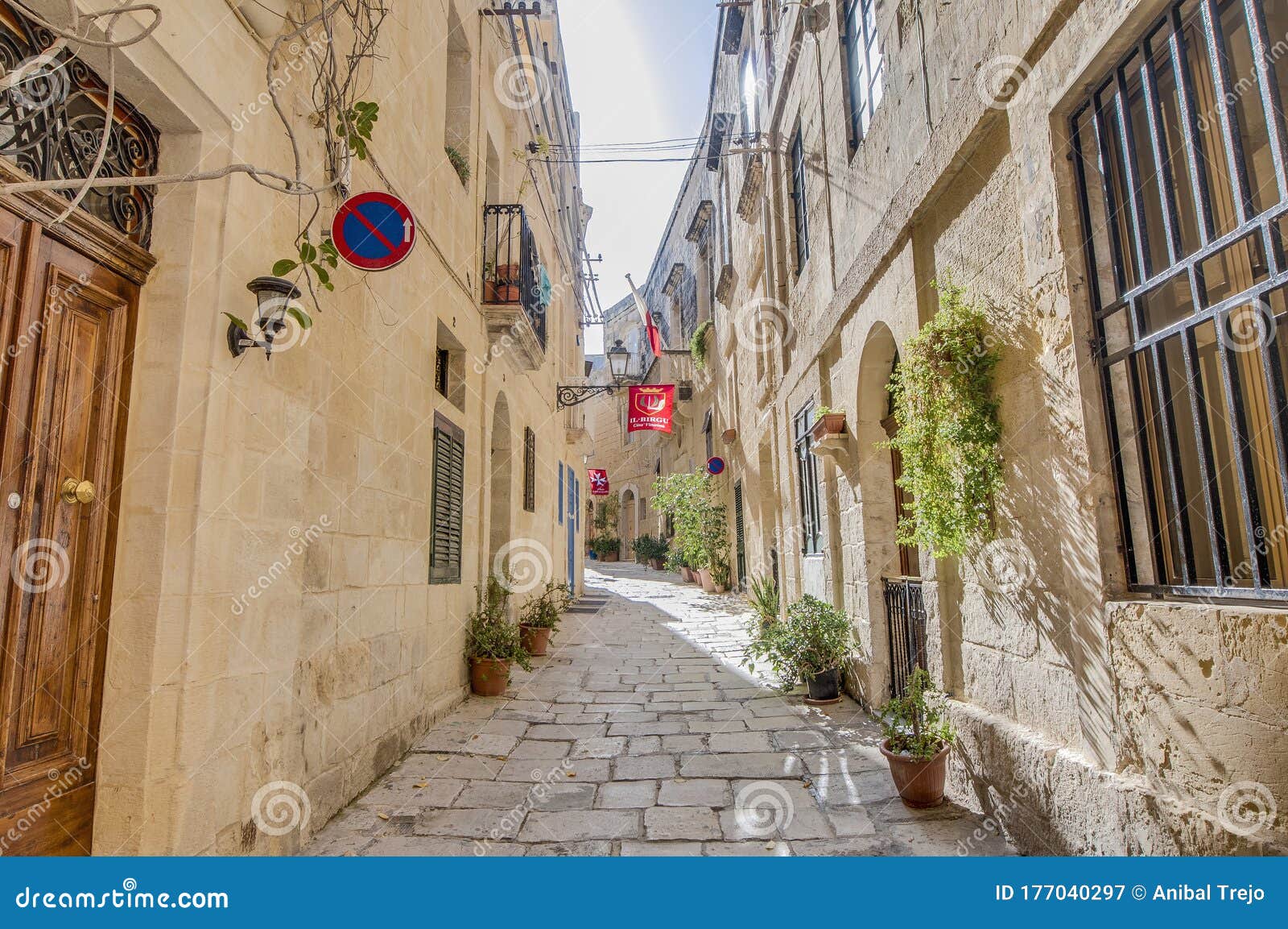 Tabone Street in Vittoriosa, Malta Editorial Photography - Image of ...
