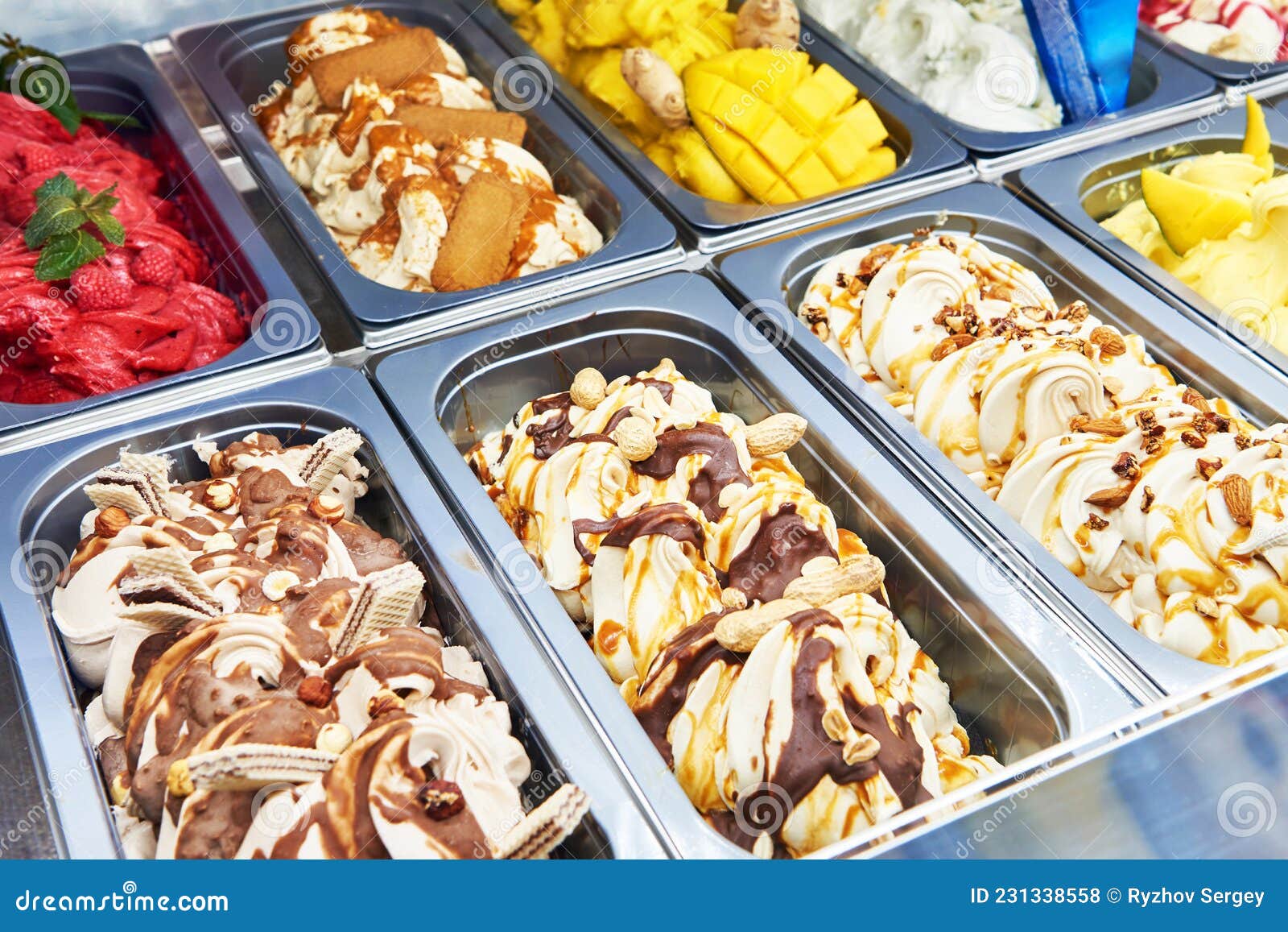 Tabuleiros de gelados foto de stock. Imagem de congelador - 231338558