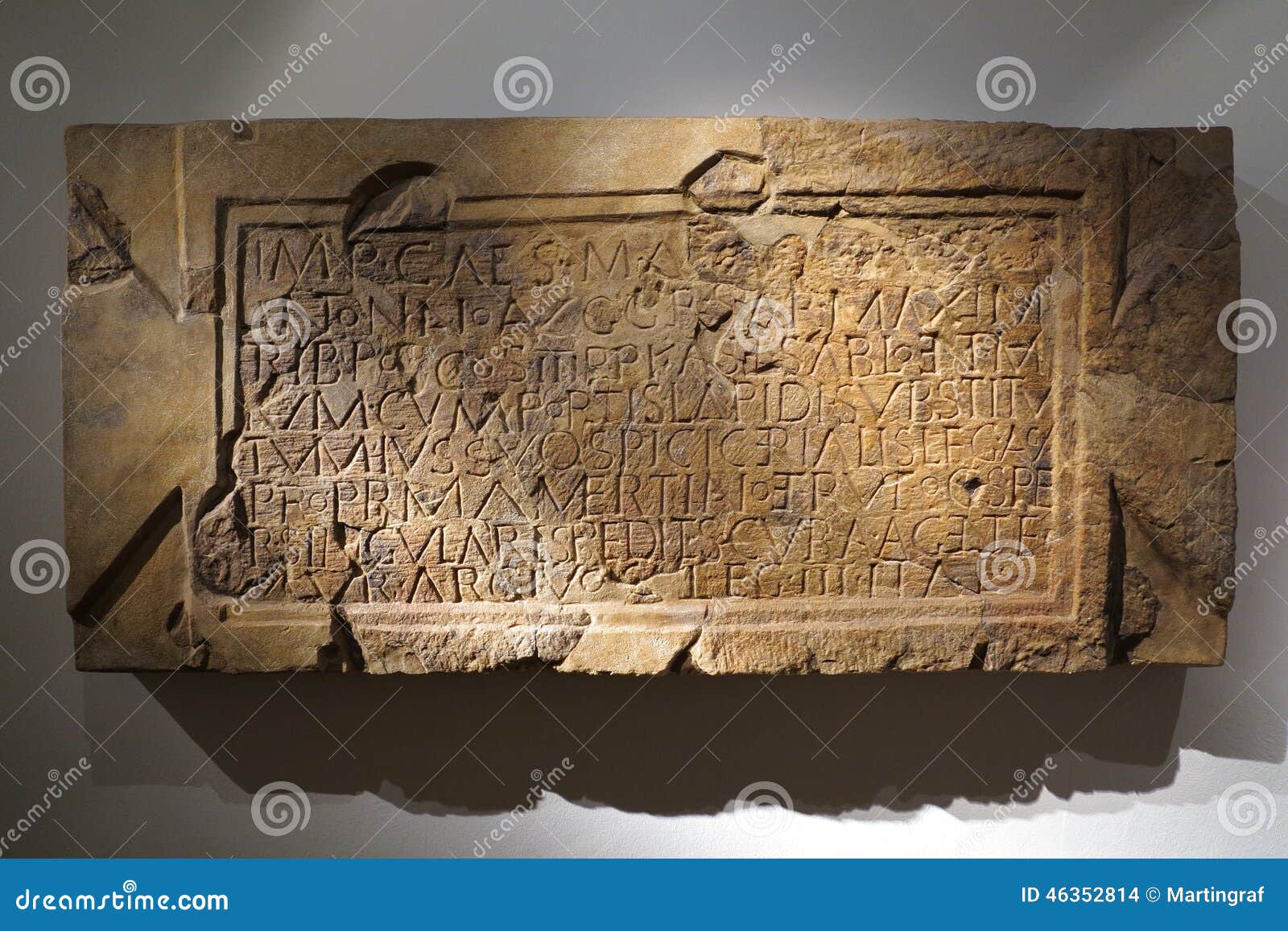 Tabuleta de pedra romana foto de stock. Imagem de velho - 46352814