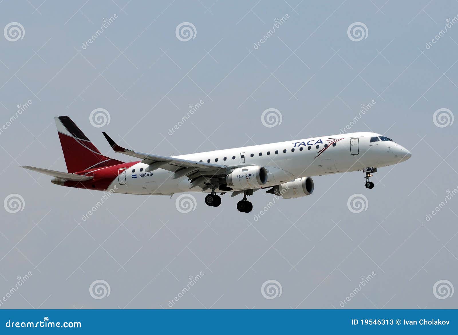 TACA Airlines Passenger Jet Landing Editorial Stock Photo - Image of ...