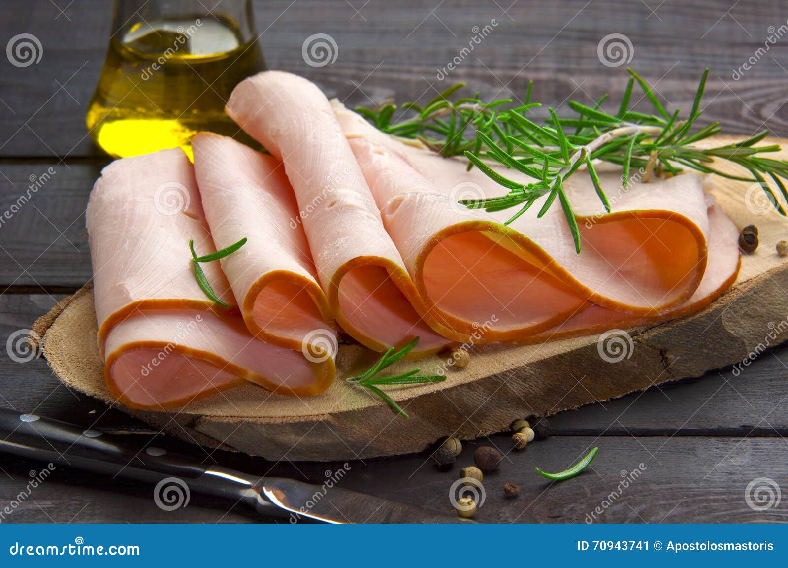 Tacchino Affumicato Su Legno Immagine Stock - Immagine di premuto ...