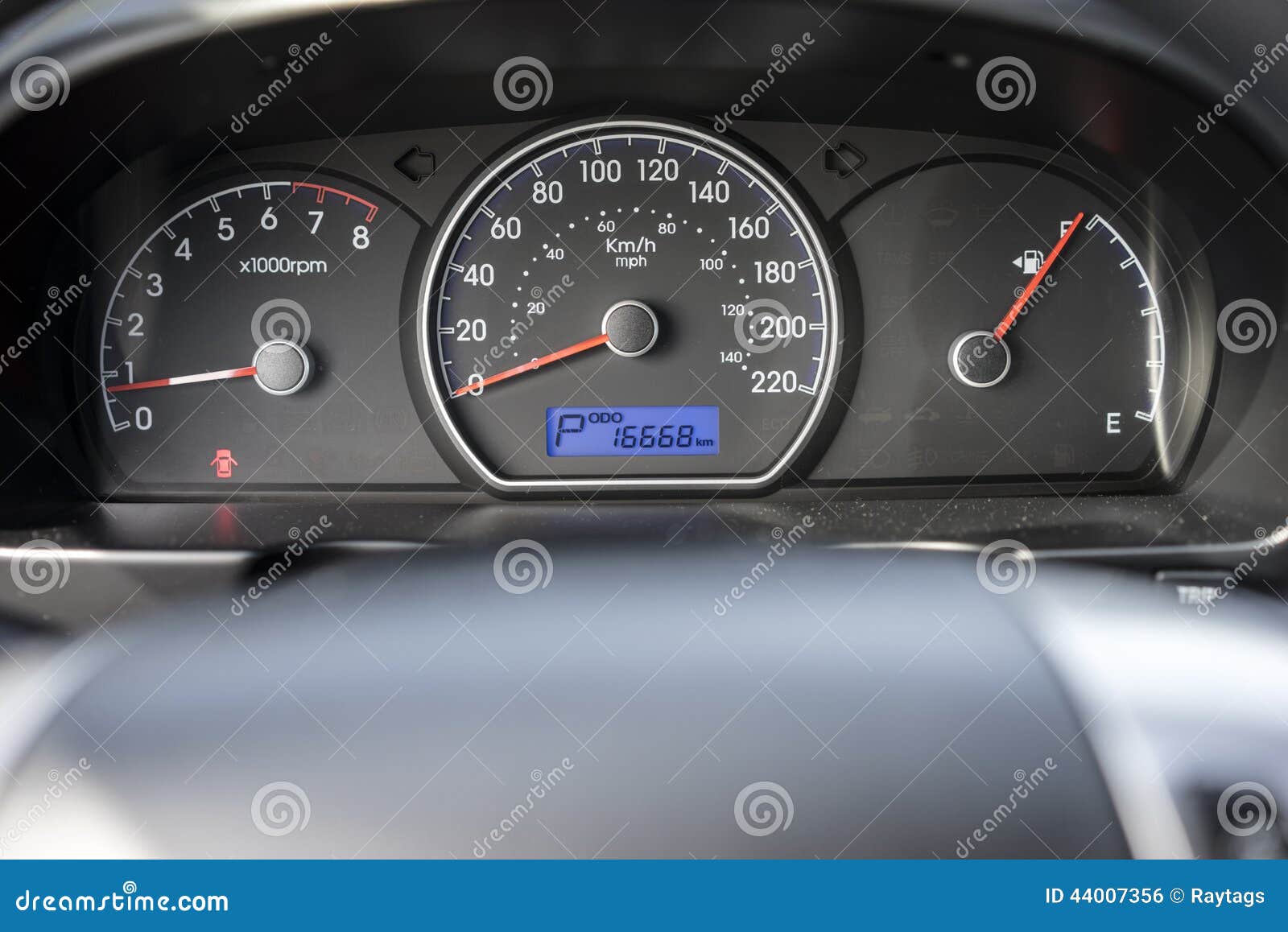 Tachimetro dell'automobile fotografia stock. Immagine di calibro - 44007356