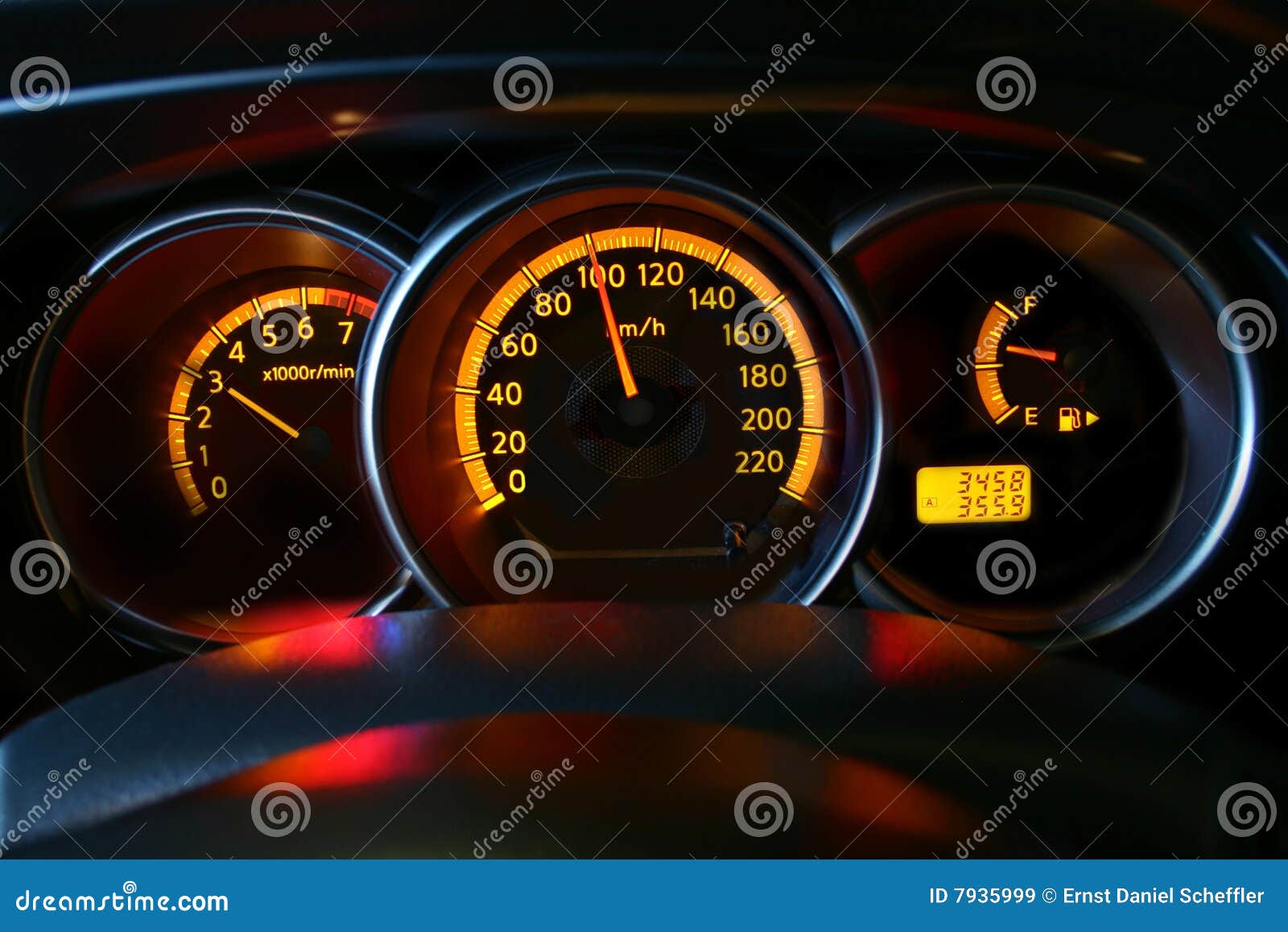 Tachimetro dell'automobile immagine stock. Immagine di cruscotto - 7935999