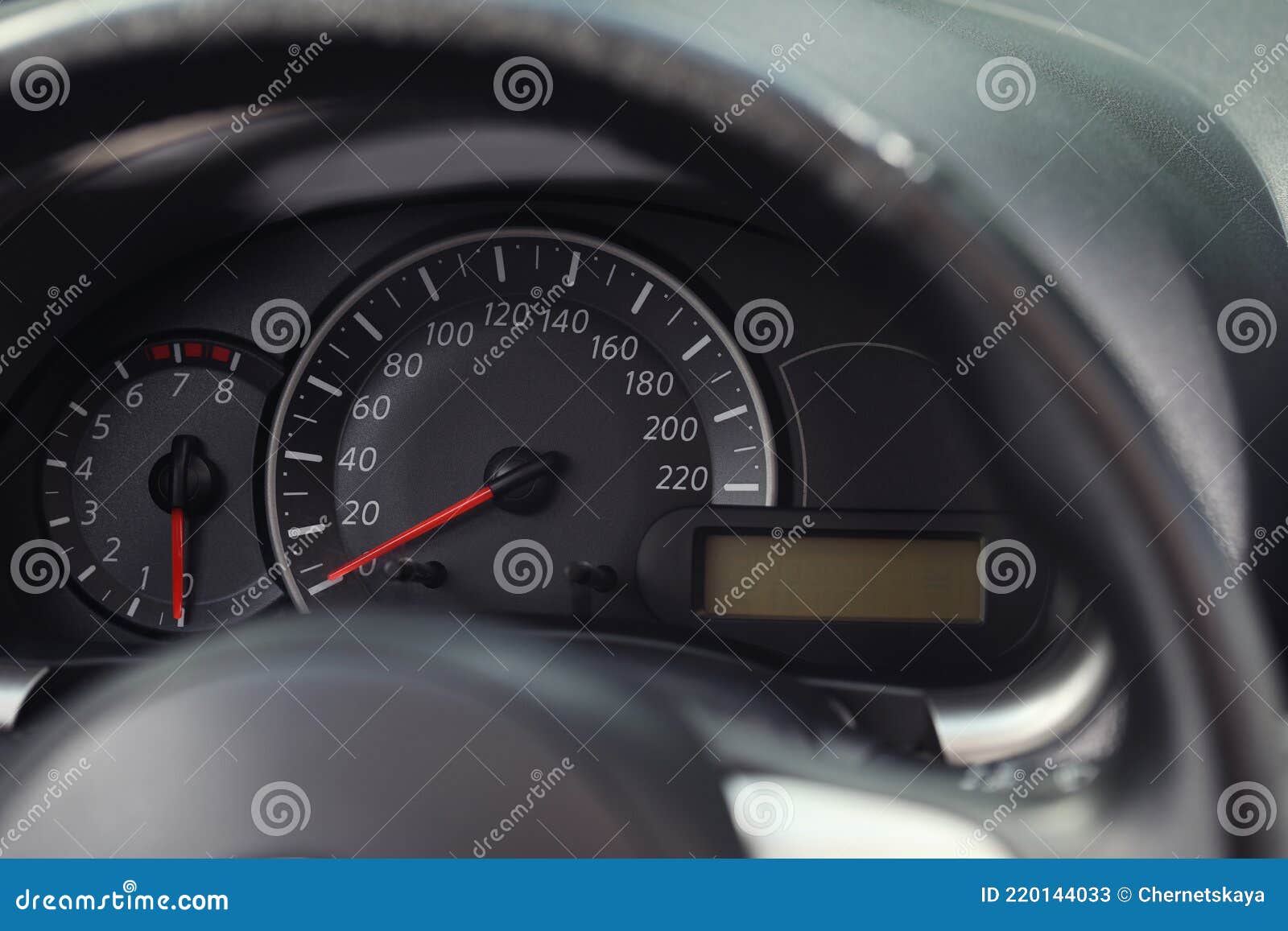 Tachimetro E Tachimetro Su Cruscotto Moderno Per Auto Immagine Stock ...