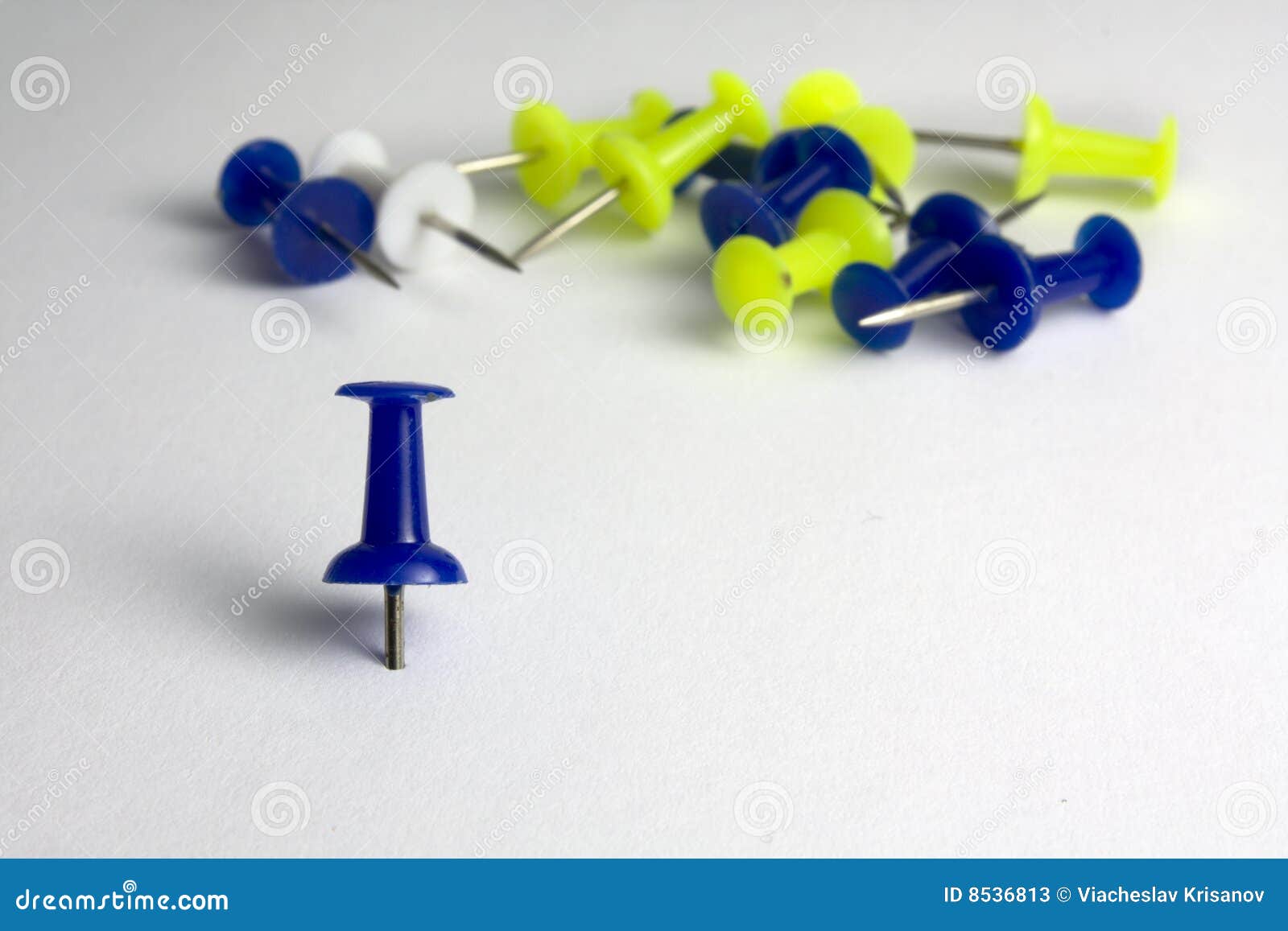 Tachuelas plásticas imagen de archivo. Imagen de shape - 8536813