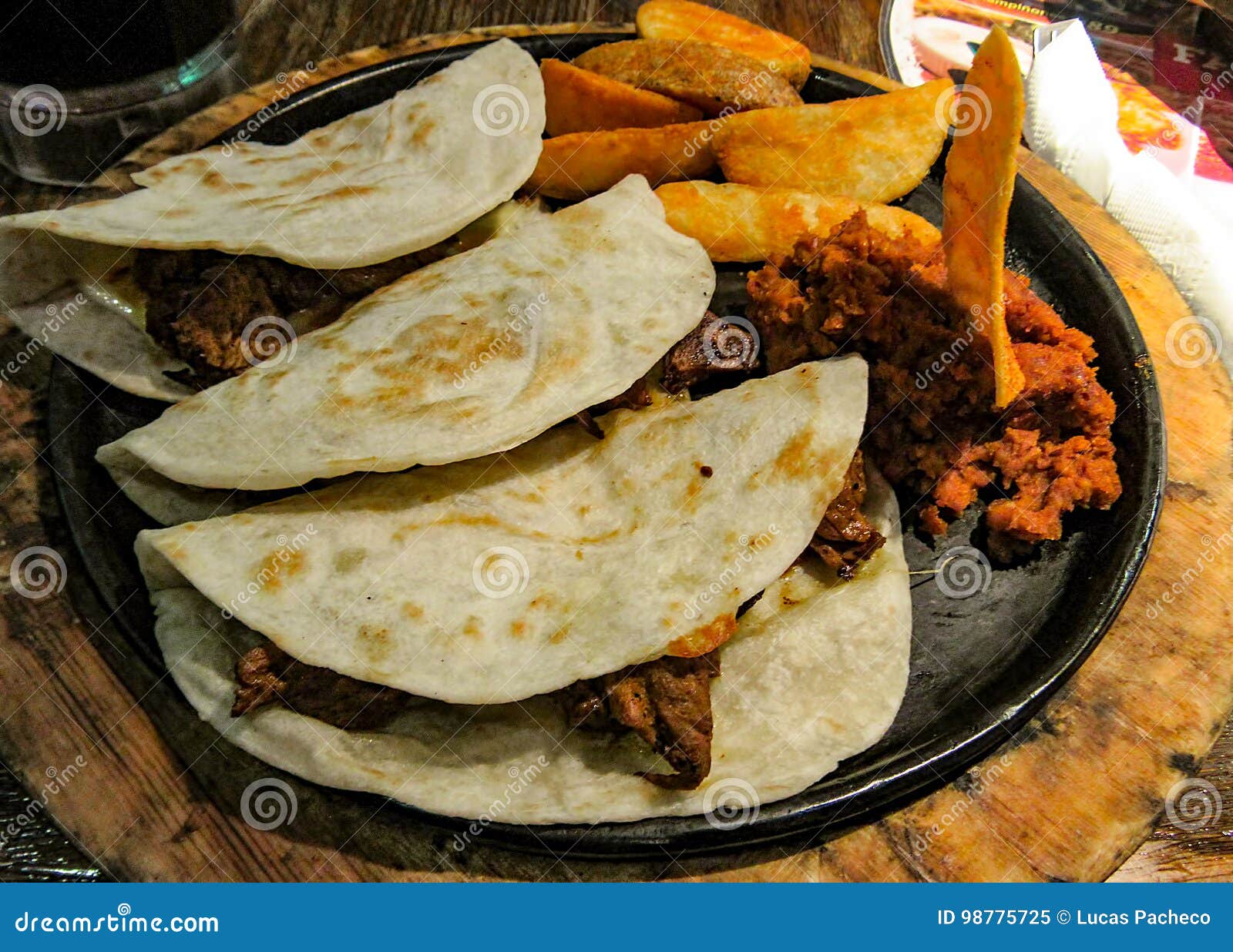 Taci messicani autentici immagine stock. Immagine di veloce - 98775725