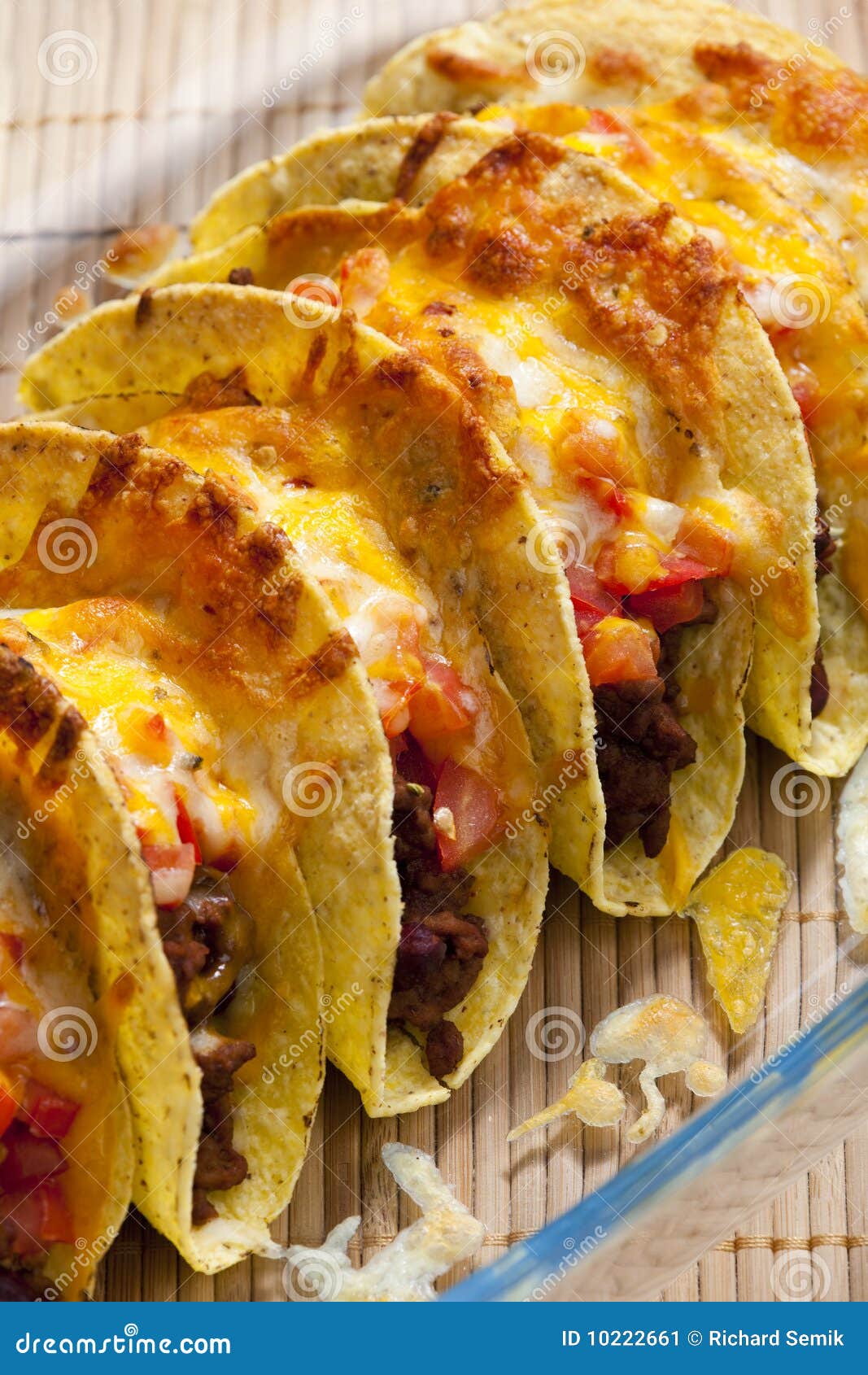Tacos cuit au four image stock. Image du taco, plaques - 10222661