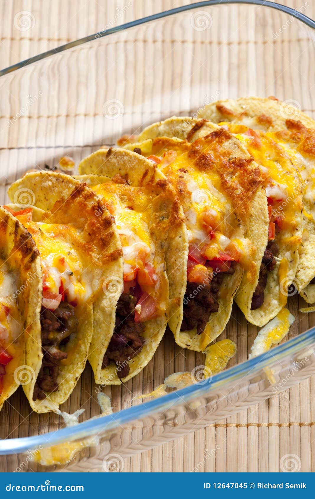 Tacos cuit au four image stock. Image du indoors, friture - 12647045