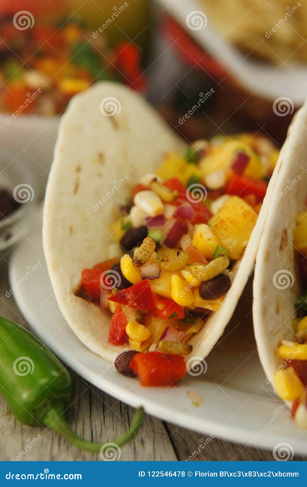 Tacos Da Salsa Da Manga Com Waxworms Foto de Stock - Imagem de alimento ...