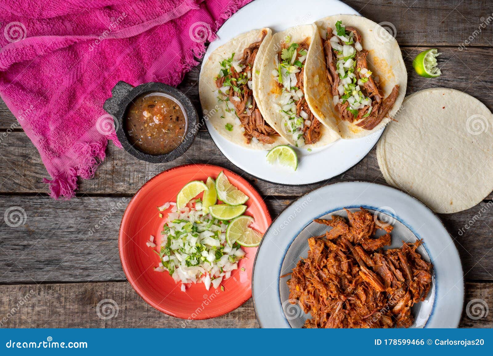 Tacos De Barbacoa De Ternera Mexicana Foto de archivo - Imagen de ...