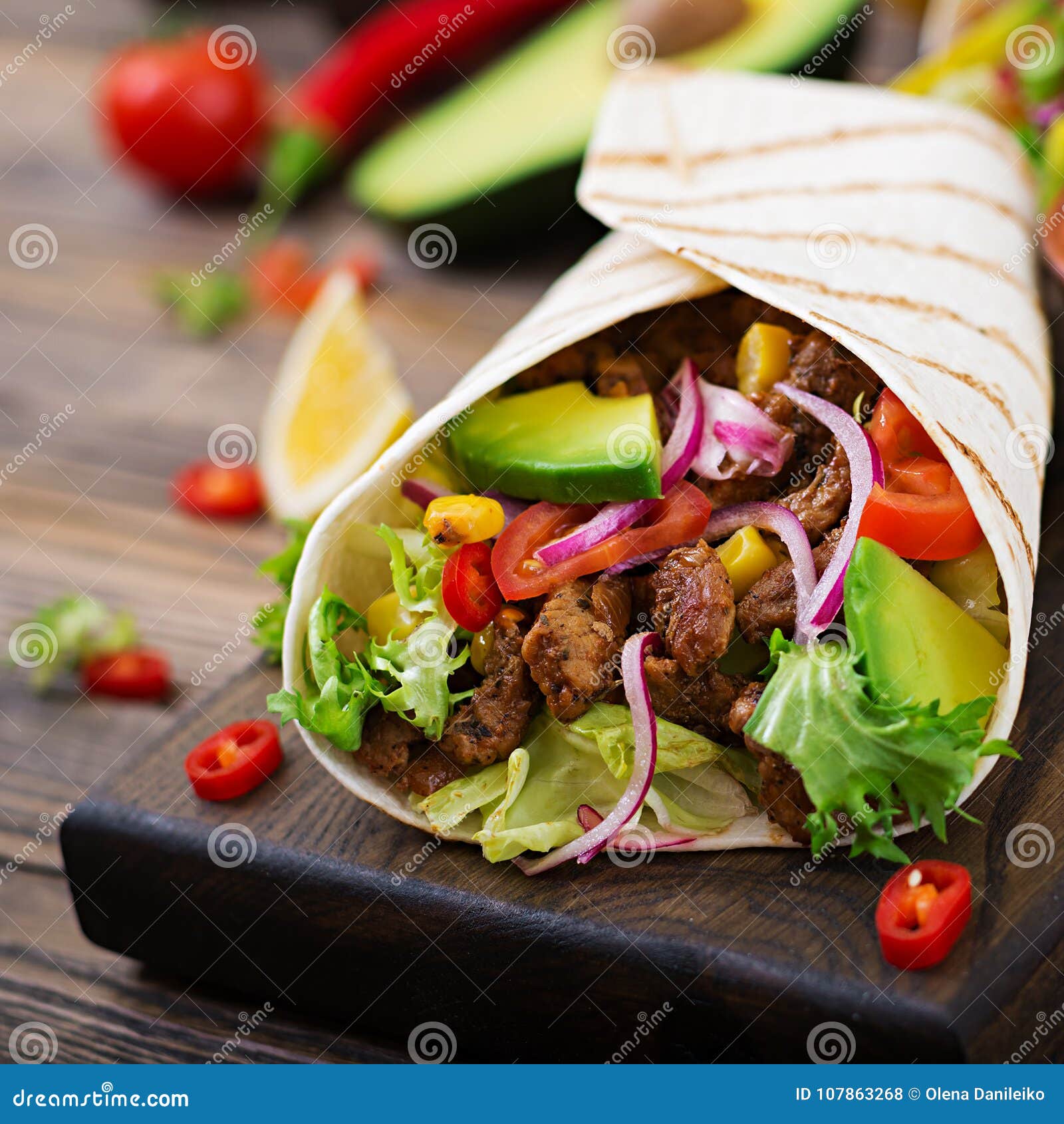 Tacos Mexicanos Con Carne De Vaca En Salsa De Tomate Foto de archivo ...