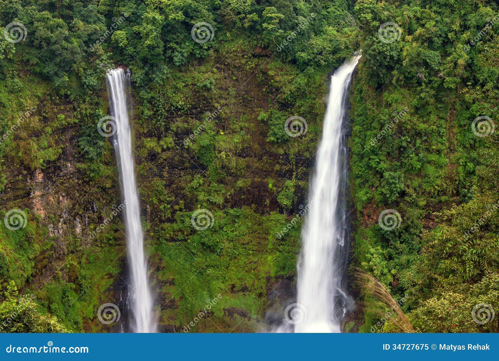 Tad Fan Waterfall imagen de archivo. Imagen de follaje - 34727675