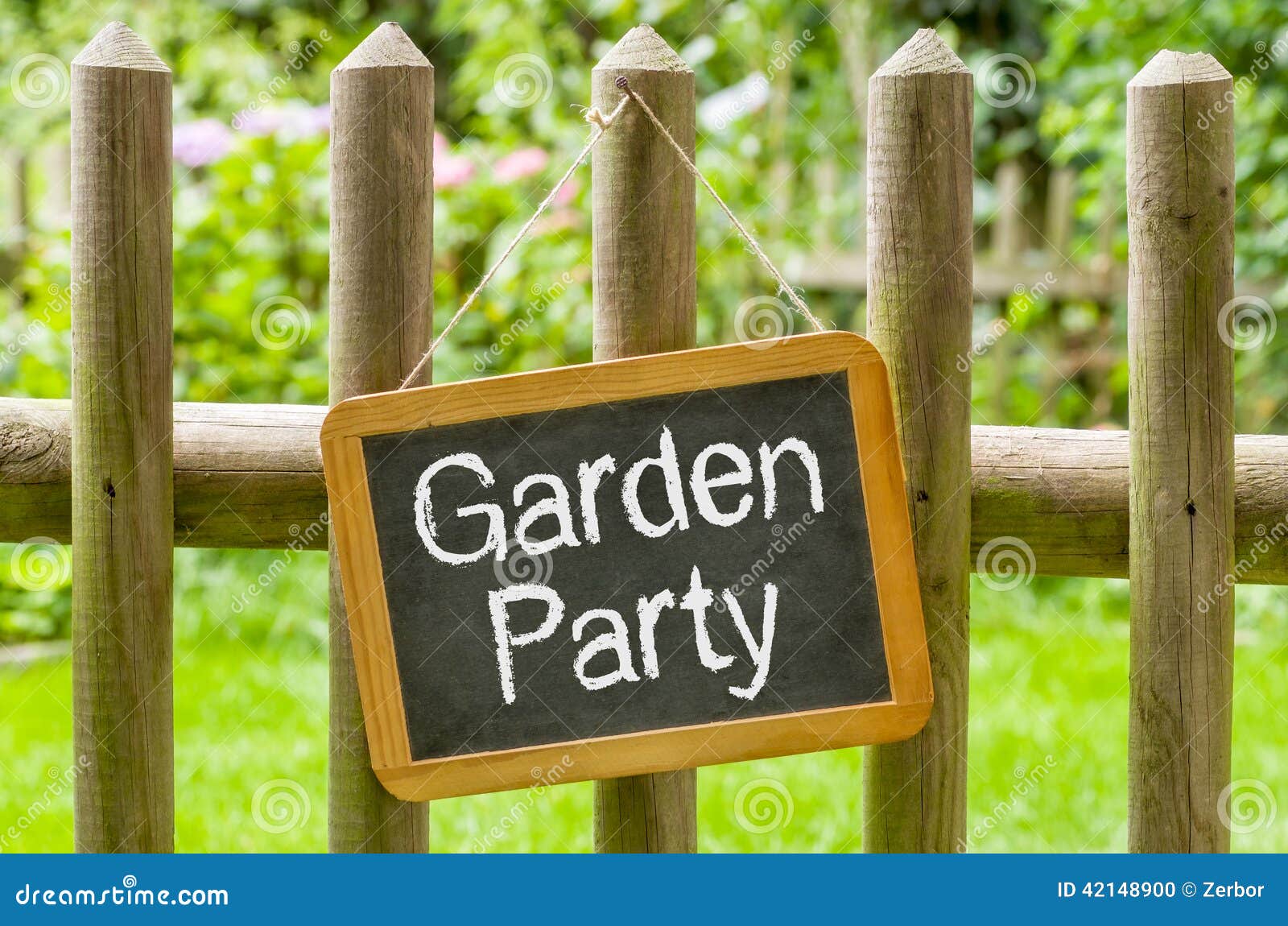Tafel Mit Dem Aufschrift Gartenfest Stockfoto - Bild von freunde ...