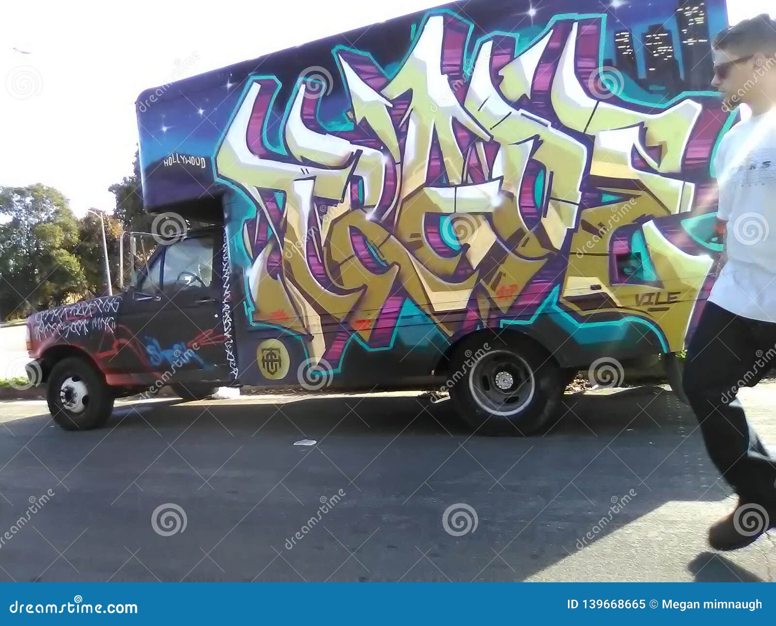 Tagging editorial image. Image of tagging, work, valley - 139668665