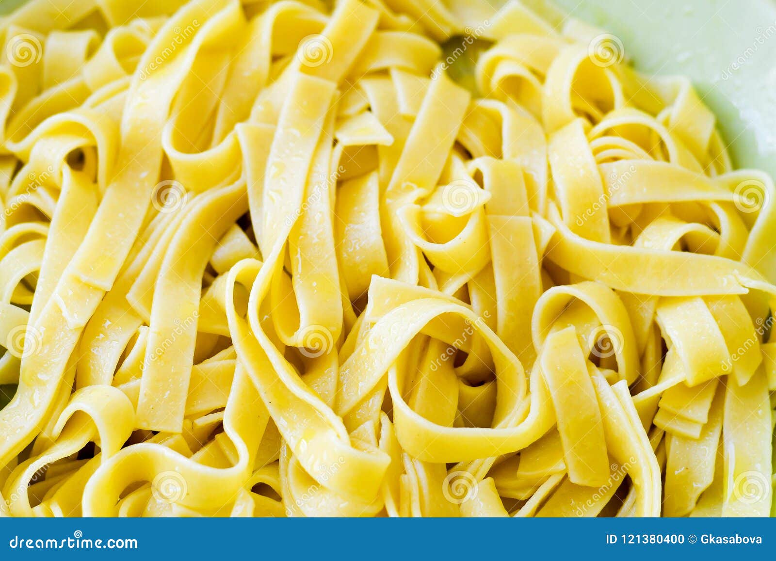 Tagliatelle fotografia stock. Immagine di italiano, grattato - 121380400