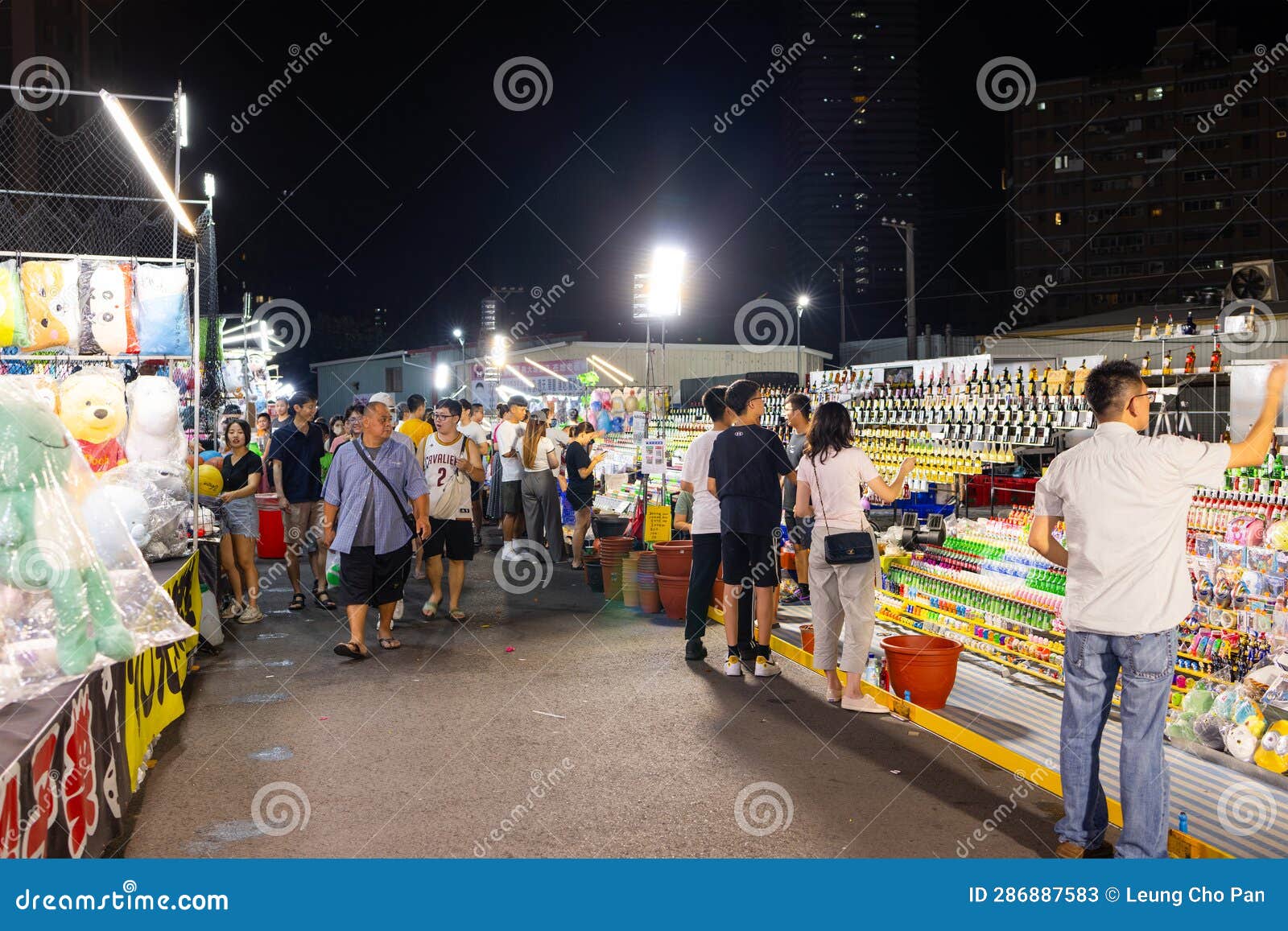 Daqing Night Market in Taichung of Taiwan Editorial Stock Photo - Image ...