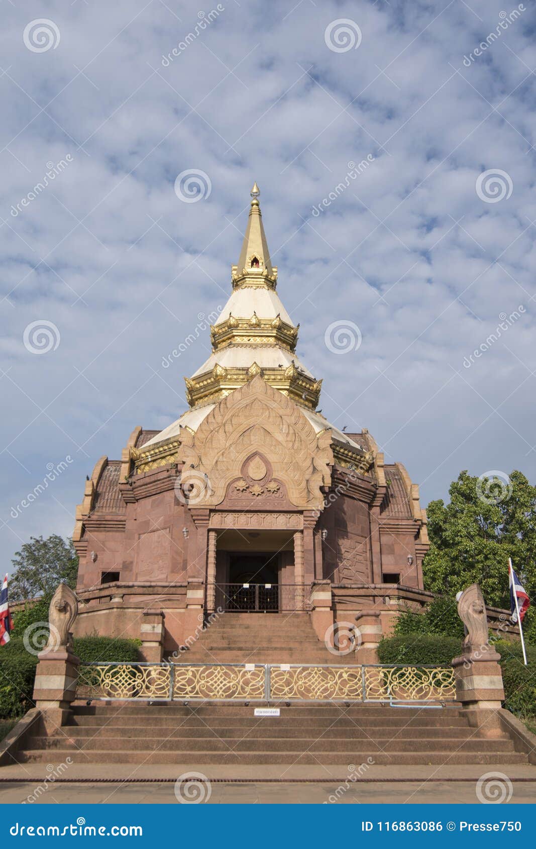 TAILANDIA ISAN KHORAT WAT PHA SALAWAN Foto editorial - Imagen de templo ...