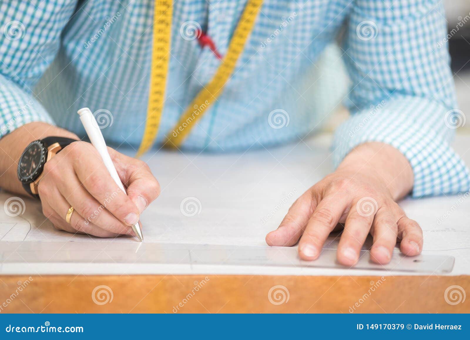 Tailor Hands Mark Drawing on Craft Paper for Making Patterns. Stock ...