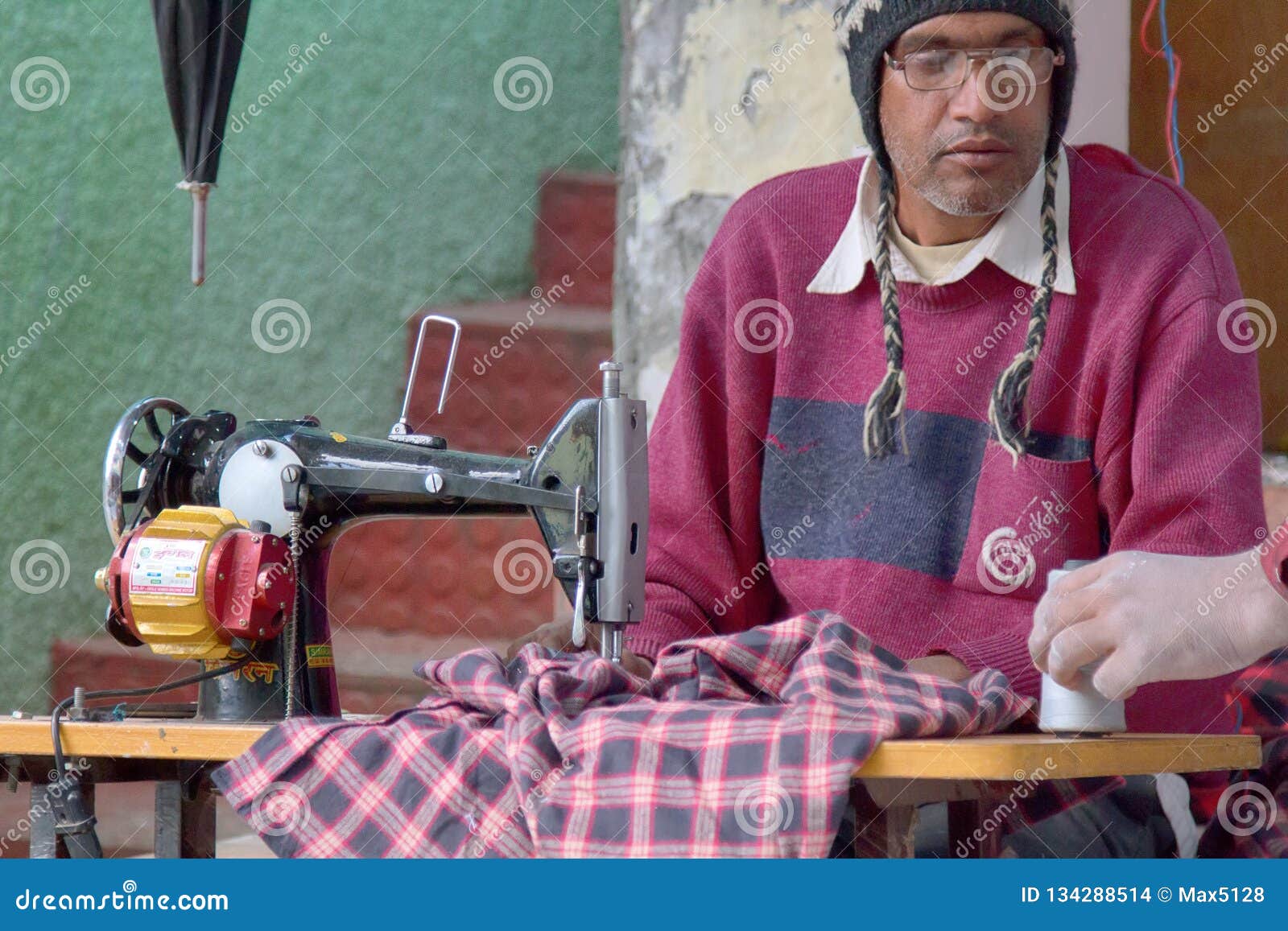 Tailor at Work, Old Sewing Machine Editorial Stock Image - Image of ...