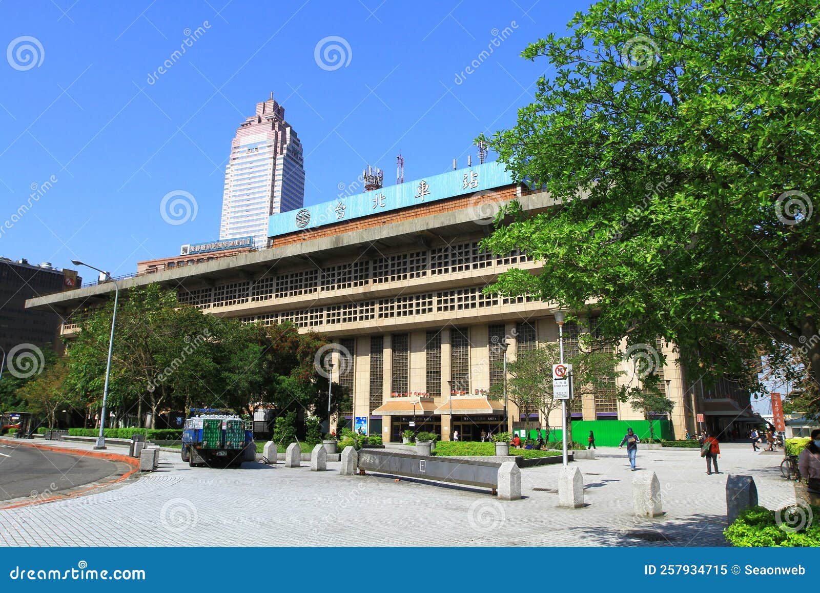 Taipei Main Station is a Major Hub in Taipei 20 April 2011 Editorial ...