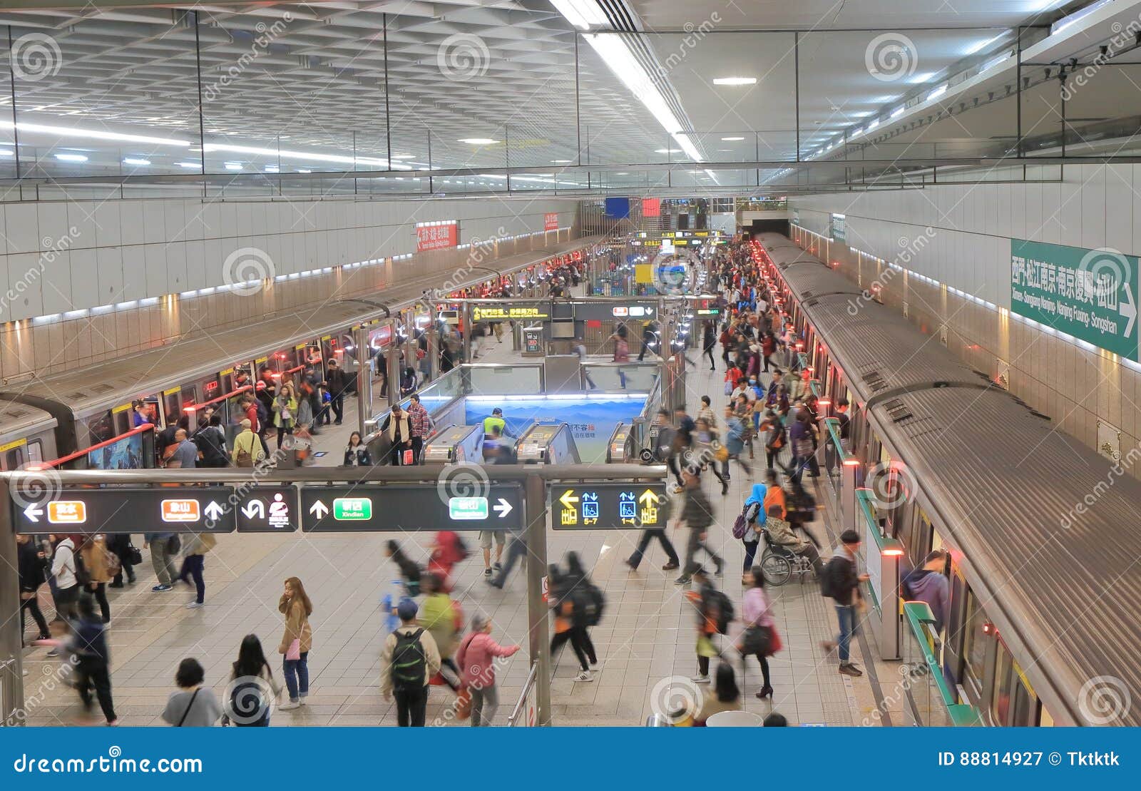 Taipei Subway Underground Commuters Taiwan Editorial Photography ...