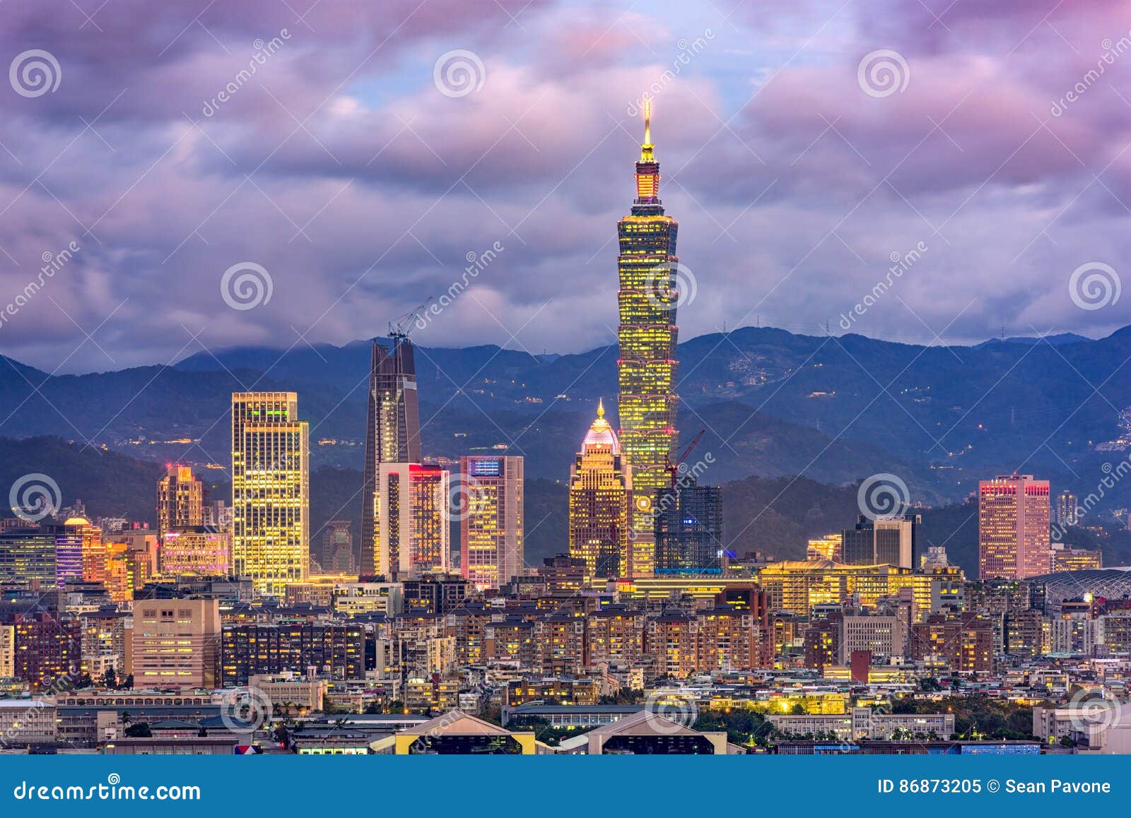 Taipei Tajwan Linia Horyzontu Obraz Stock - Obraz złożonej z nowy ...